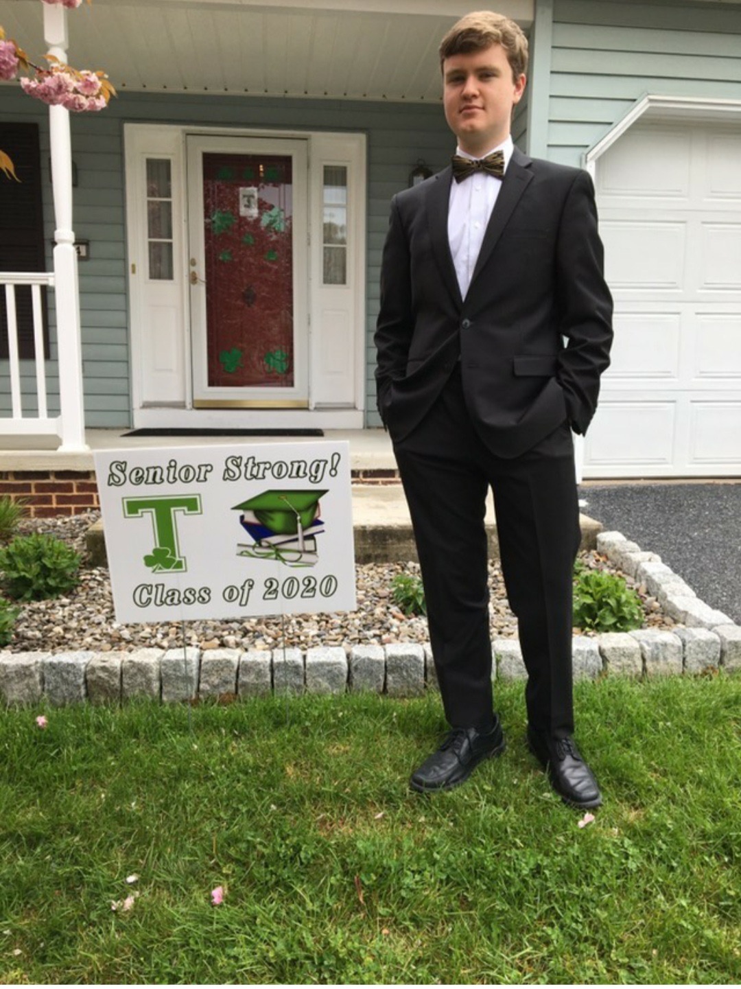Trinity High School students dress for prom - pennlive.com