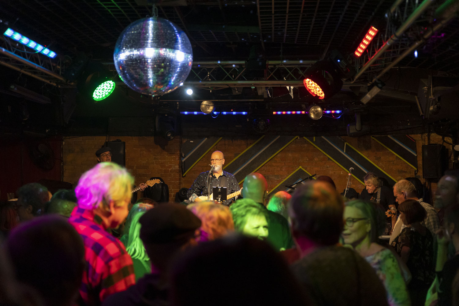 'Geezer Happy Hour' brings hundreds of people to LIVE NIGHTCLUB for ...