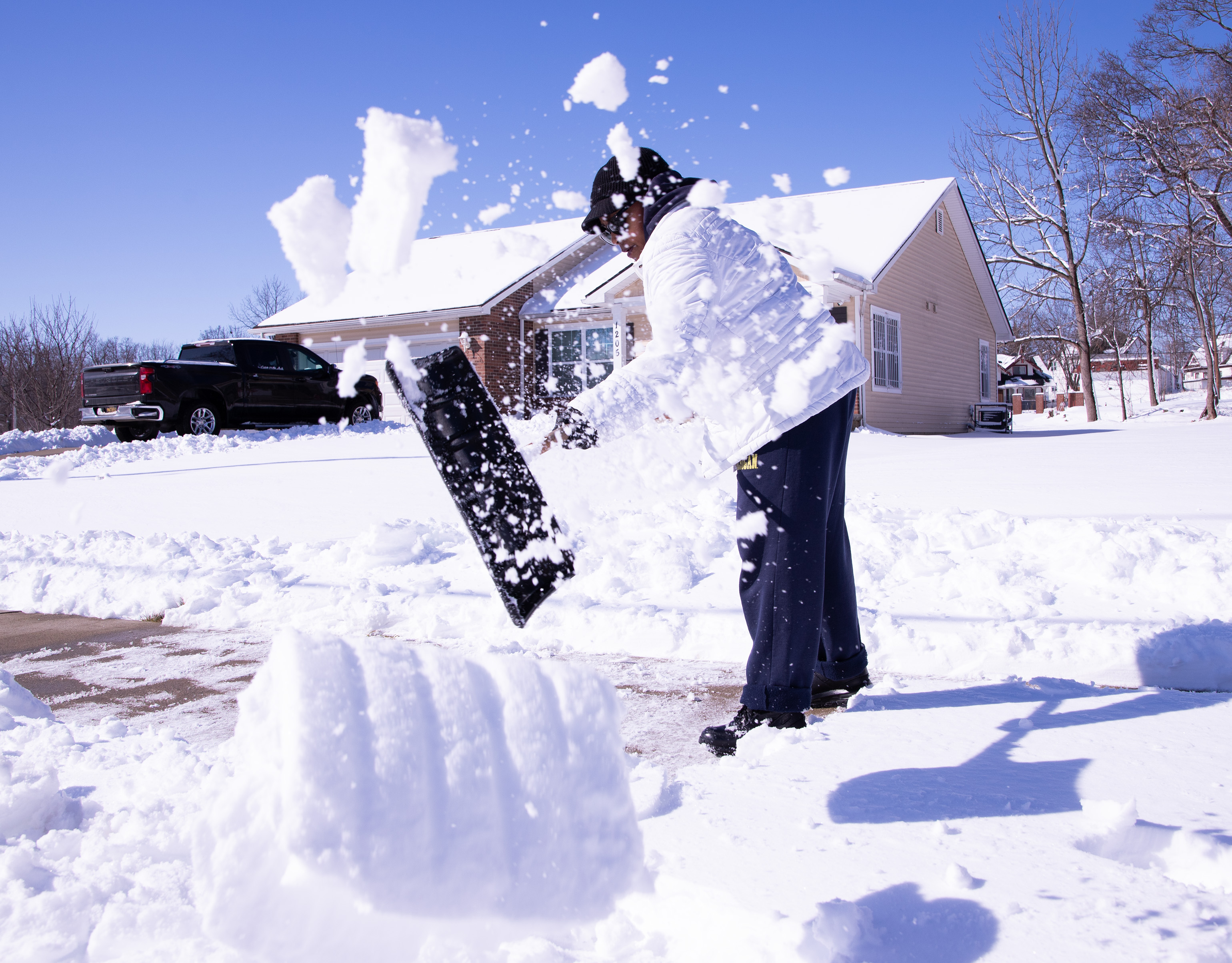 Large snowstorm drops 5 inches of snow in Flint, 9 inches in Lapeer ...
