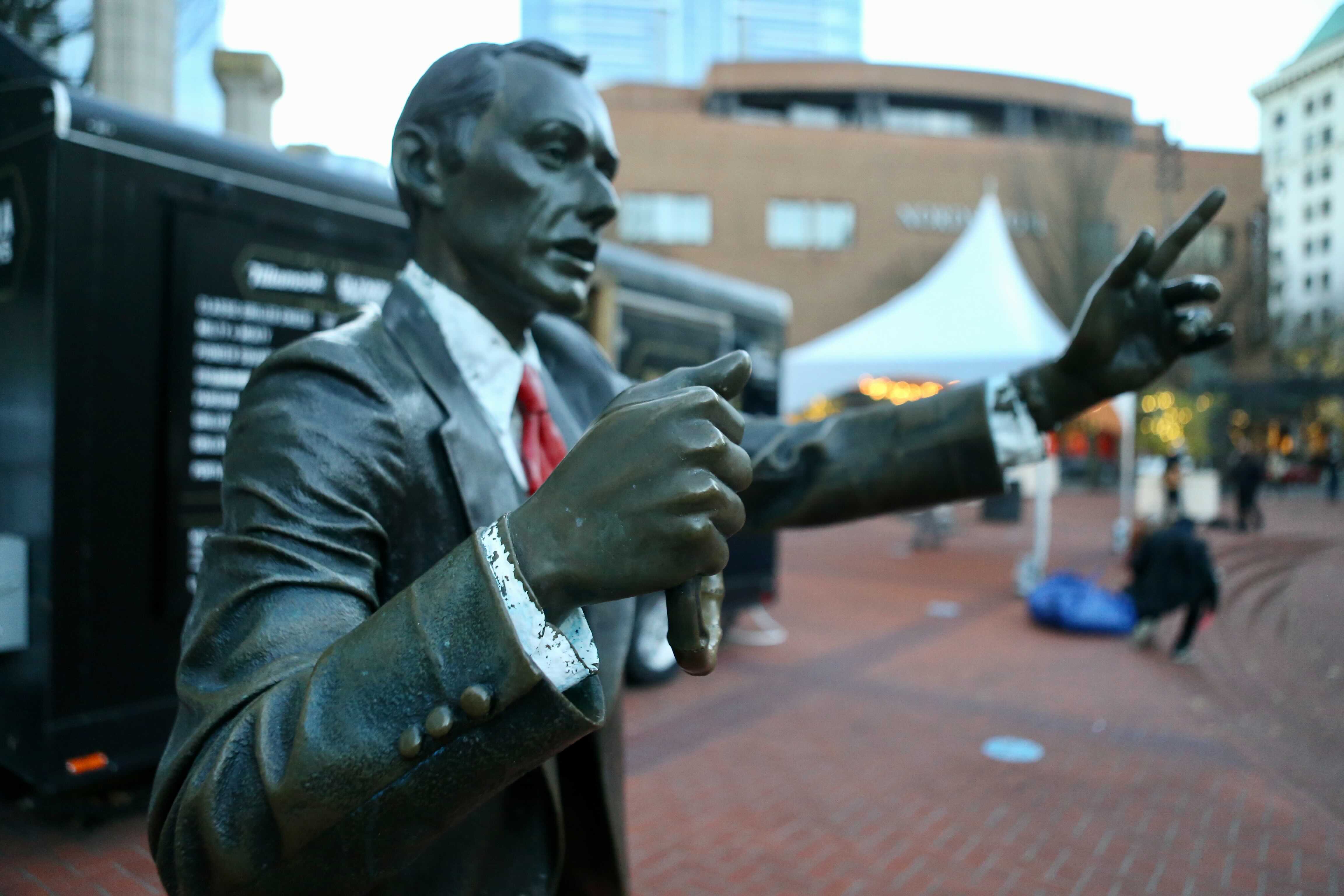 As rainy season sets in, Portland’s ‘Umbrella Man’ statue is without ...
