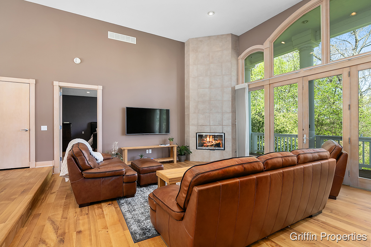 Walkout ranch with high ceilings, hot tub and tranquility listed for ...