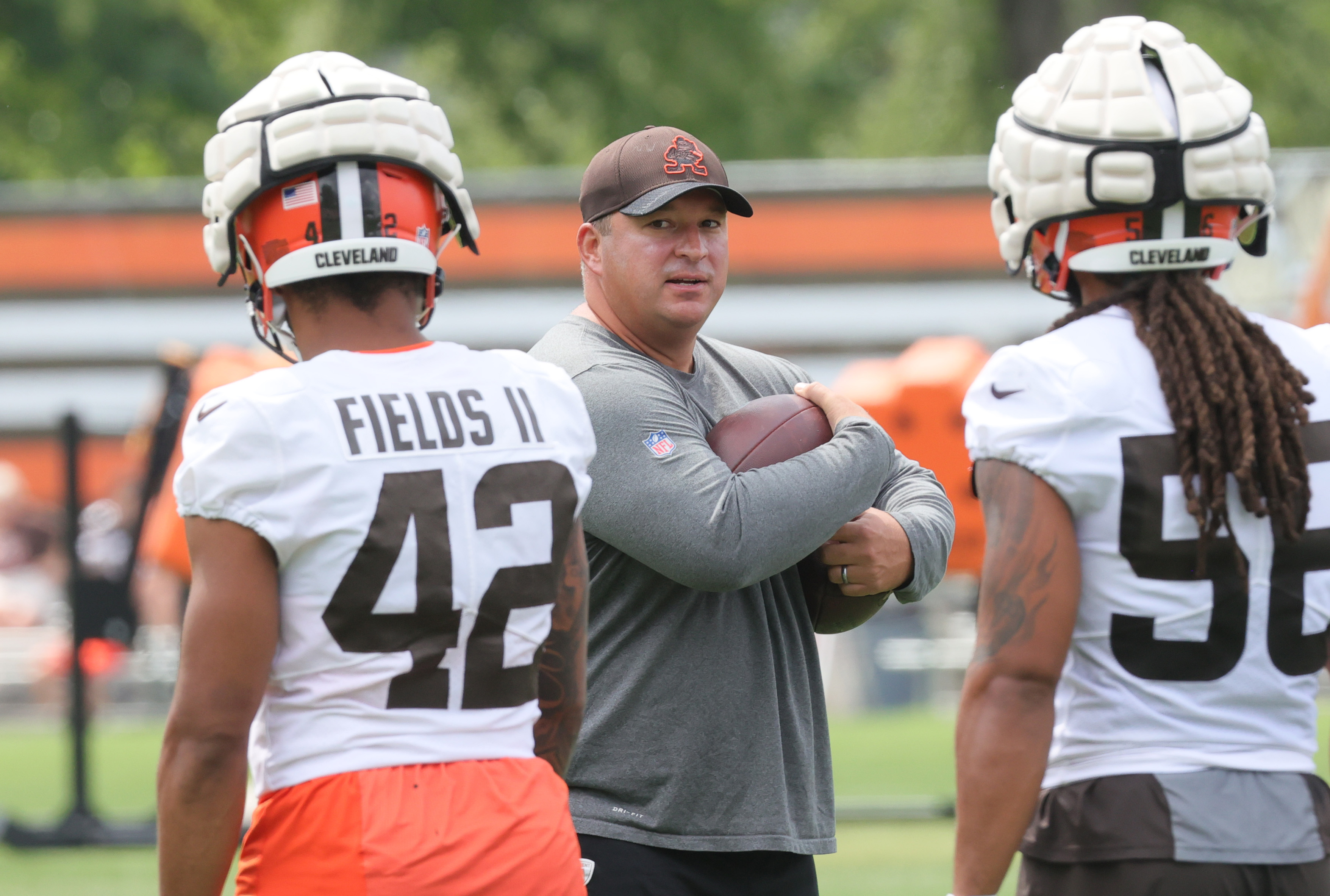 Cleveland Browns defensive line coach Chris Kiffin, 2022-2023 season ...