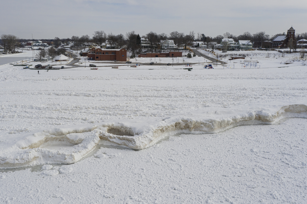 Ice takes over Lake Michigan shoreline in South Haven - mlive.com