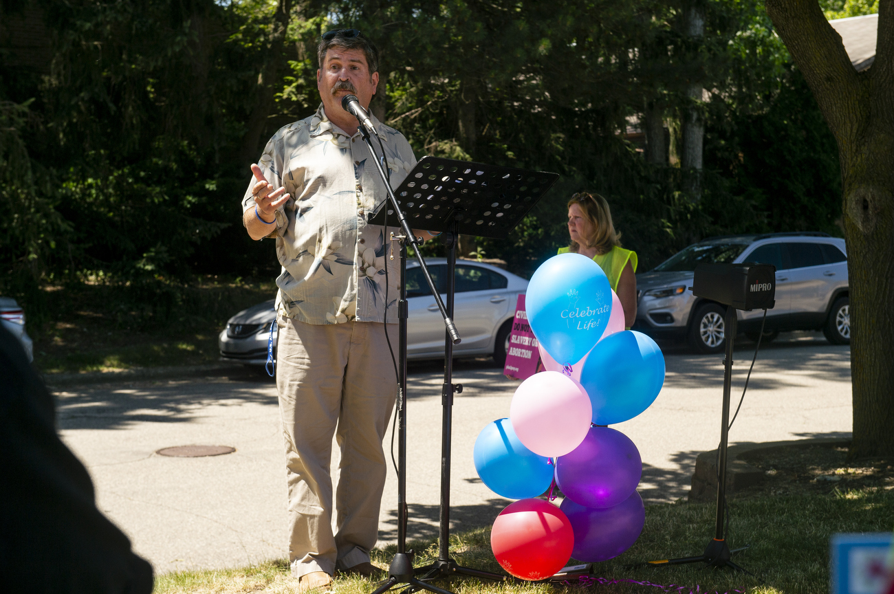 Abortion opponents celebrate end of Roe v. Wade outside Power Family ...