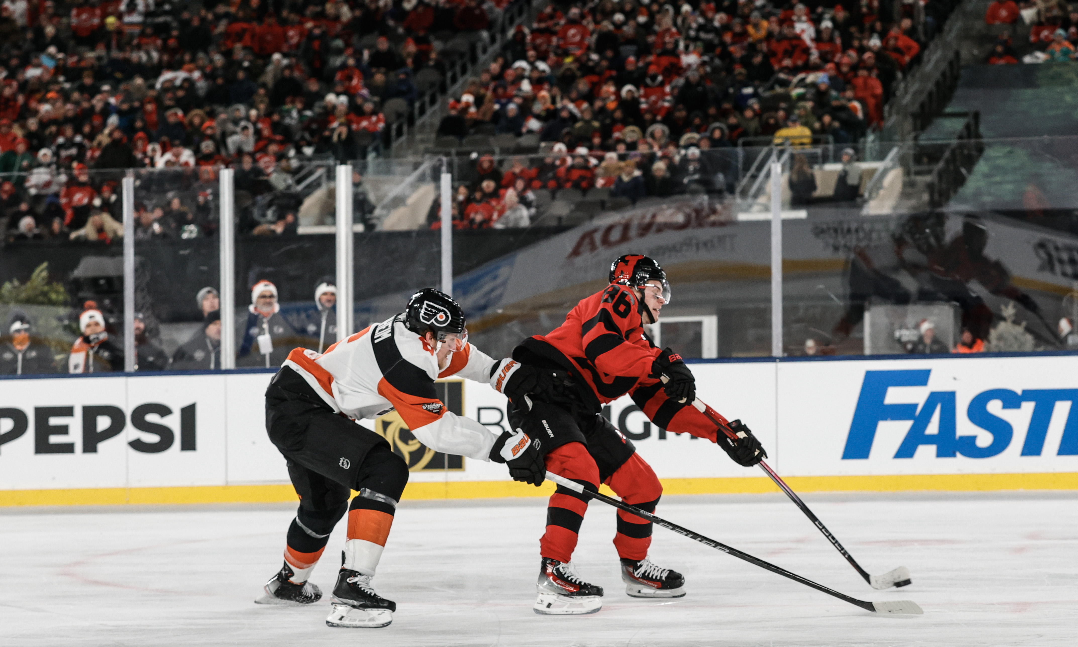 New Jersey Devils vs. Philadelphia Flyers in NHL Stadium Series game at ...