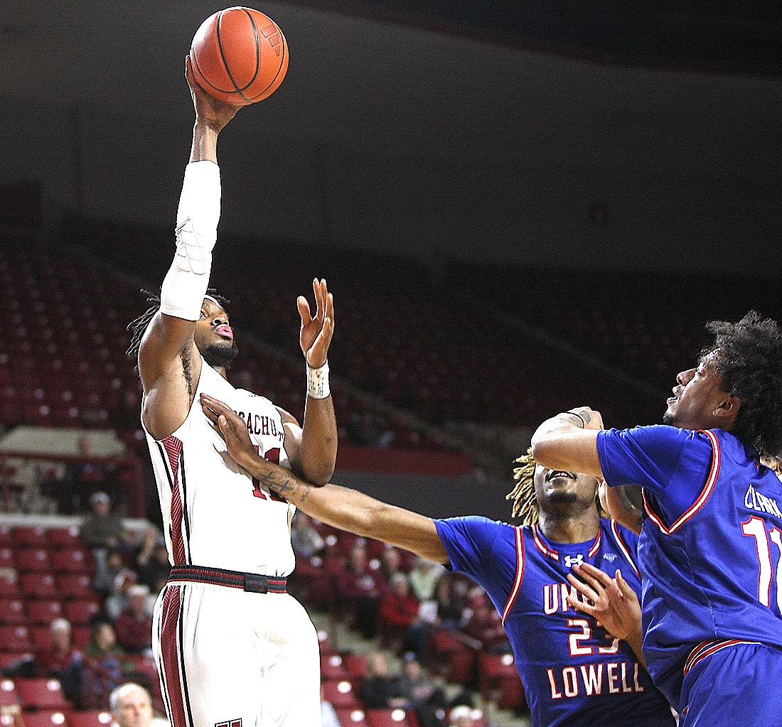 UMass Men's Basketball vs UMass Lowell 12/7/24 - masslive.com