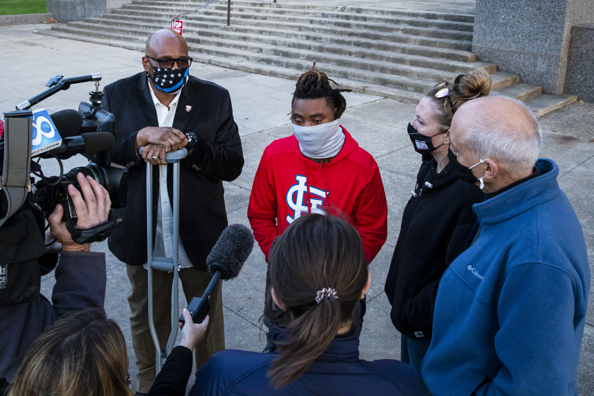 Kalamazoo holds Daunte Wright protest in downtown - mlive.com