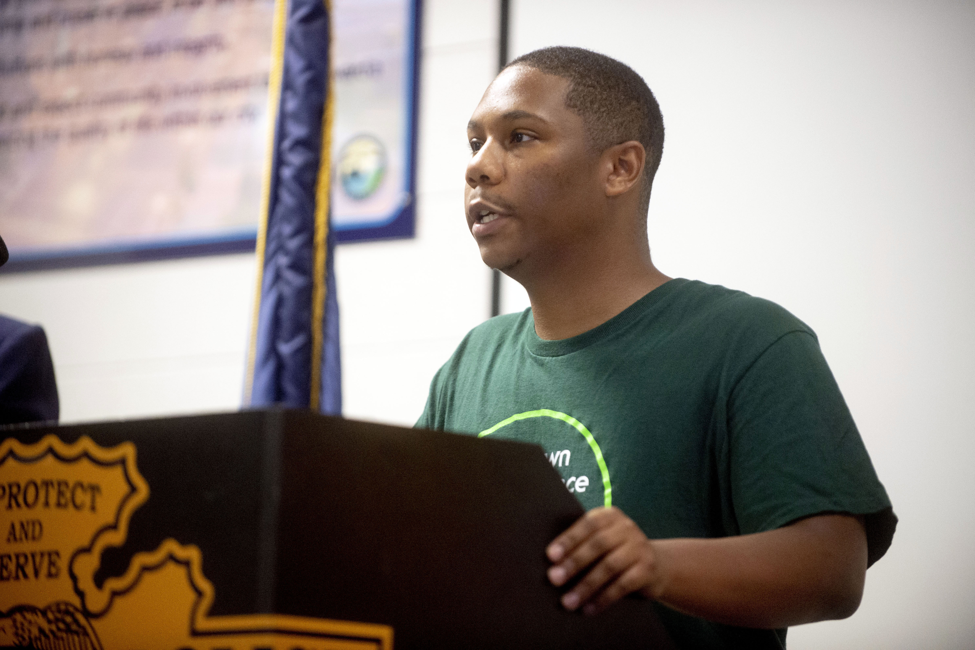 Flint mayor, police will stop city gun auctions - mlive.com