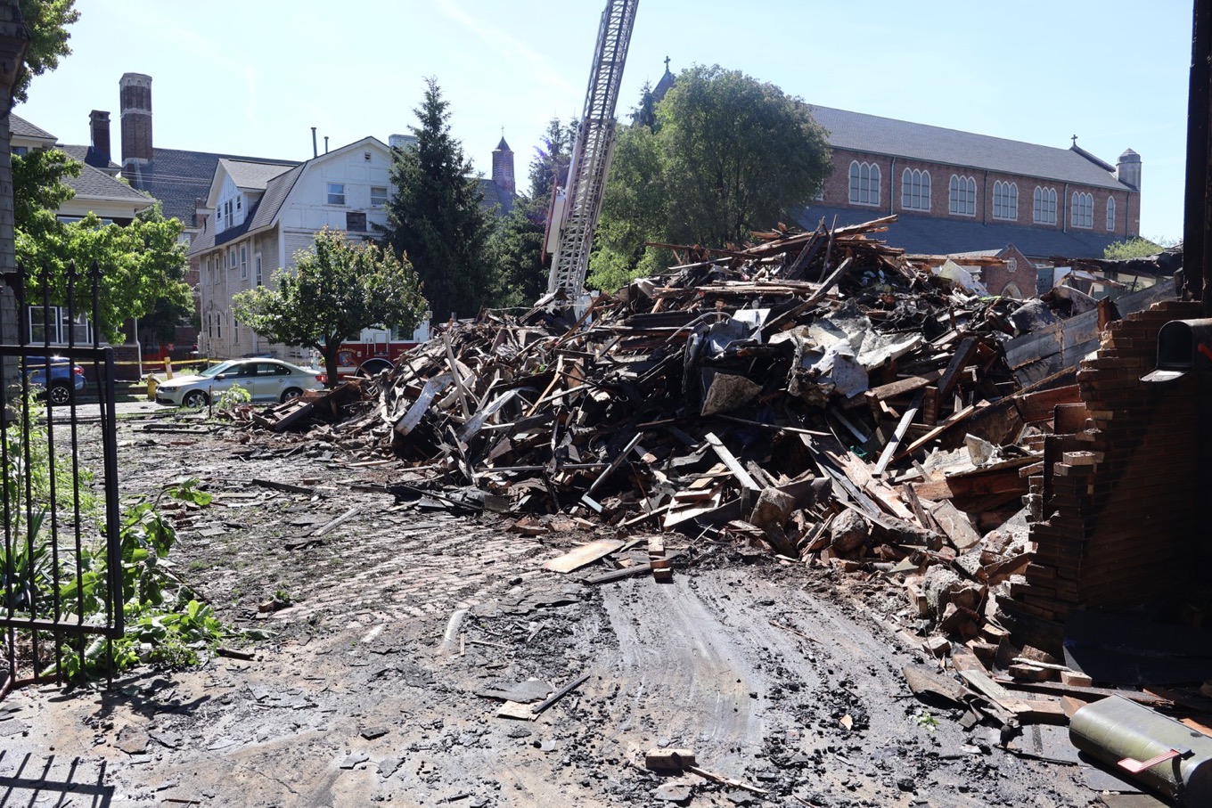 Three homes destroyed after fire spreads in Kalamazoo neighborhood ...