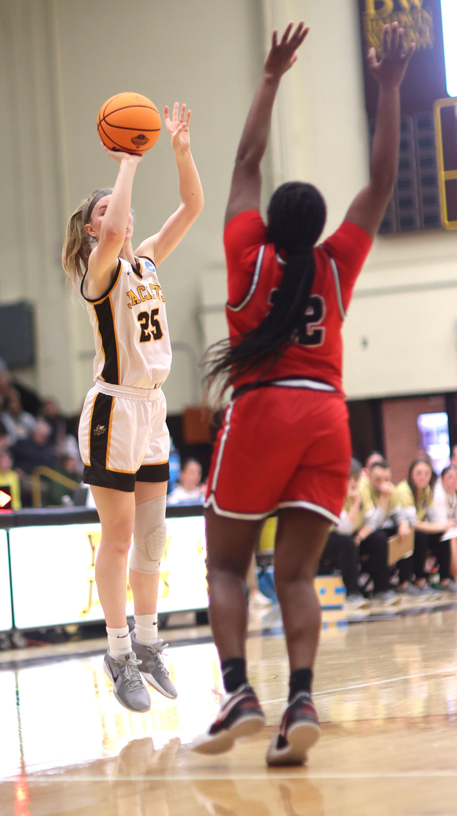 Baldwin Wallace vs. La Roche, Women's Div III basketball first round ...