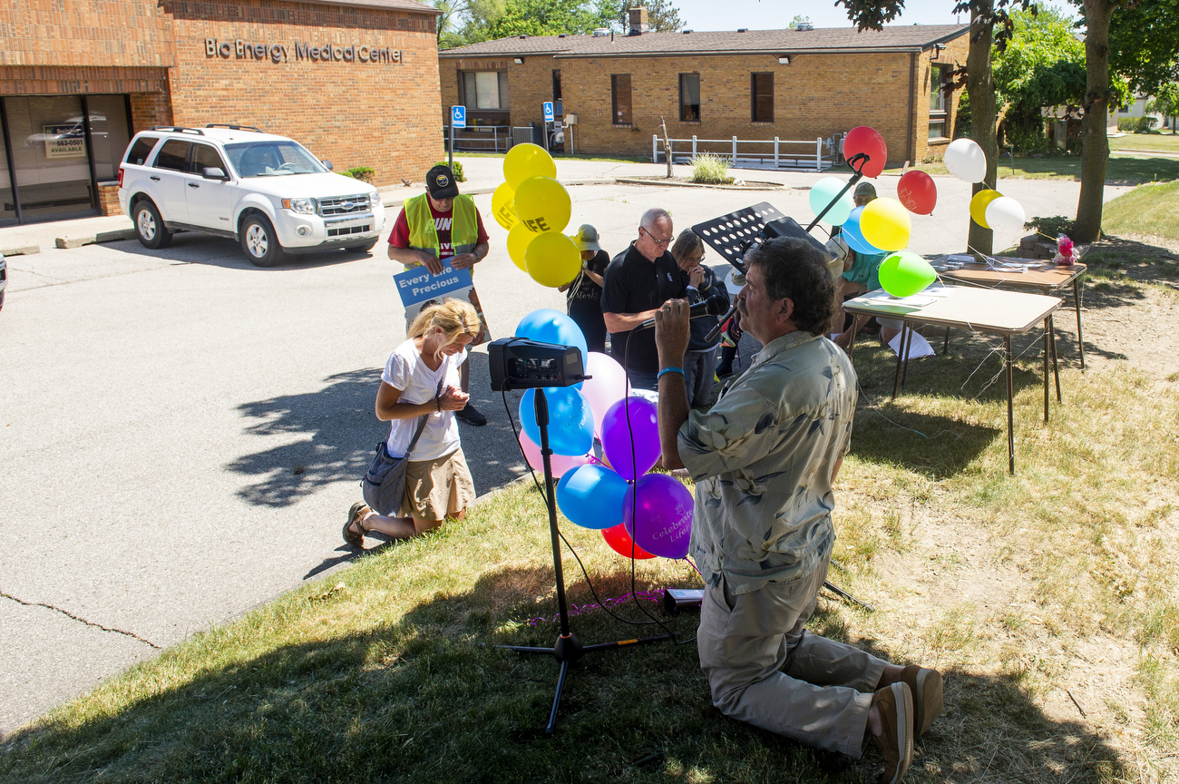 Abortion opponents celebrate end of Roe v. Wade outside Power Family ...