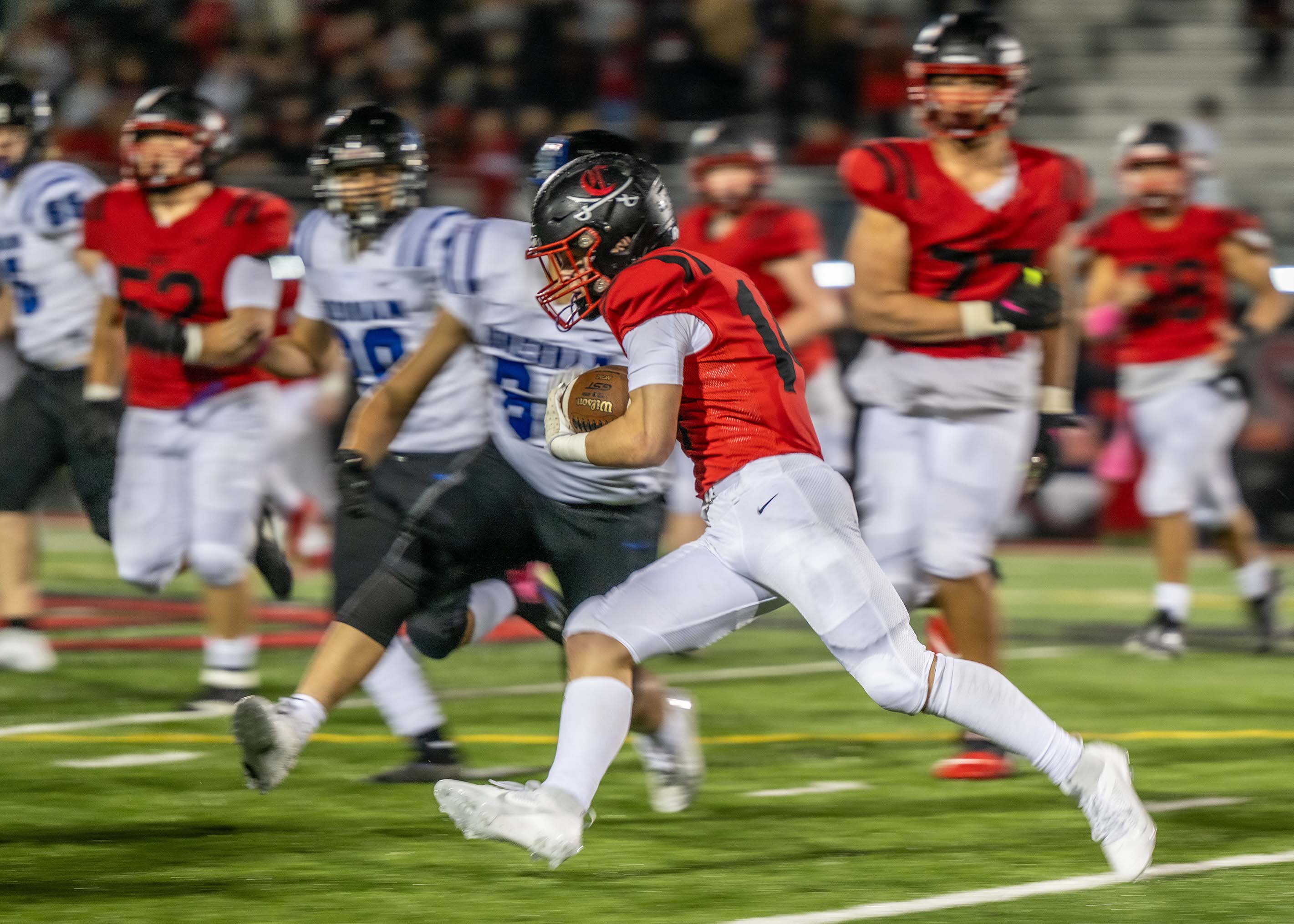 Oregon high school football: Clackamas Cavaliers vs Gresham Gophers ...
