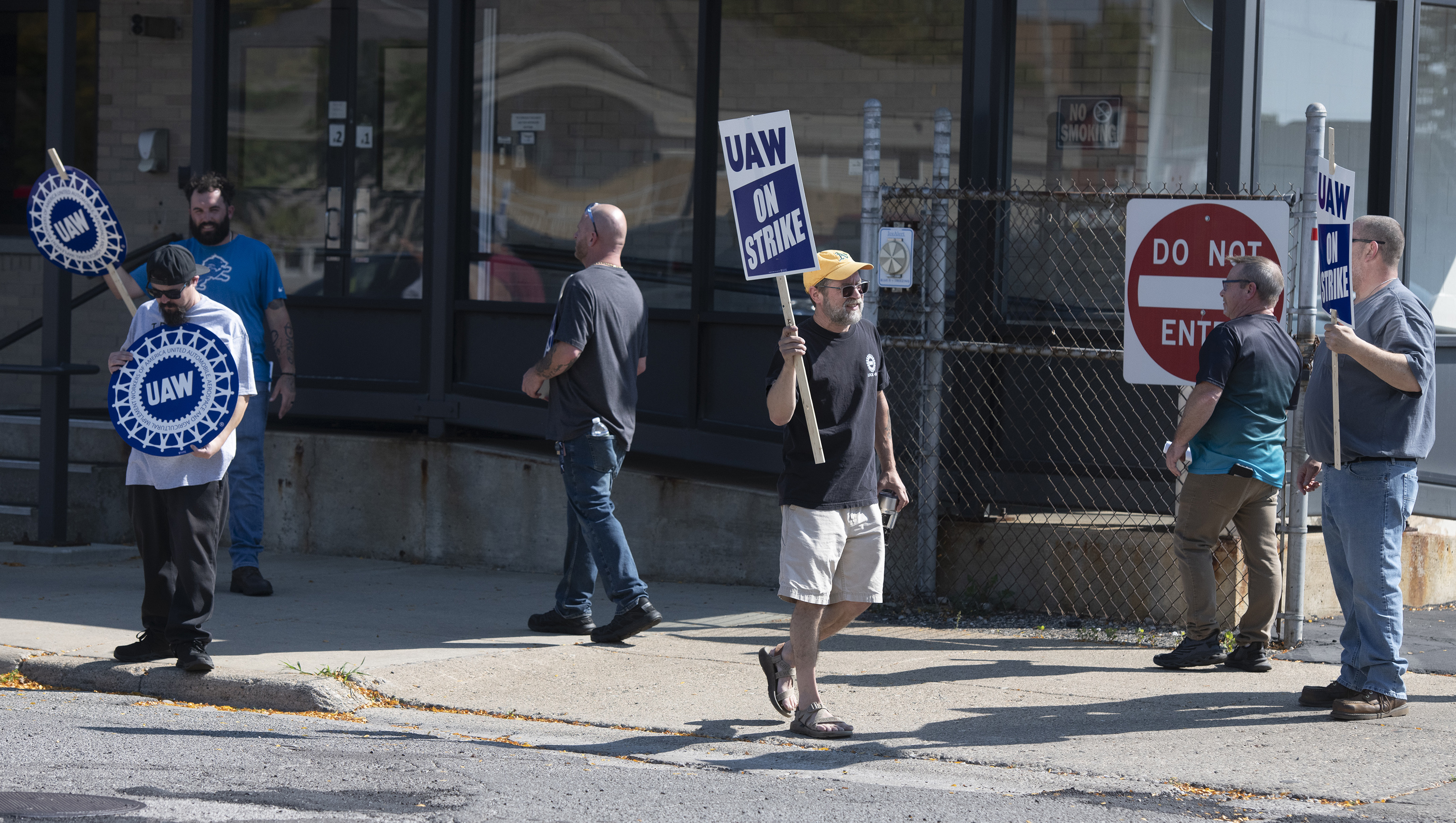 Workers from Eaton Aerospace in Jackson go on strike - mlive.com