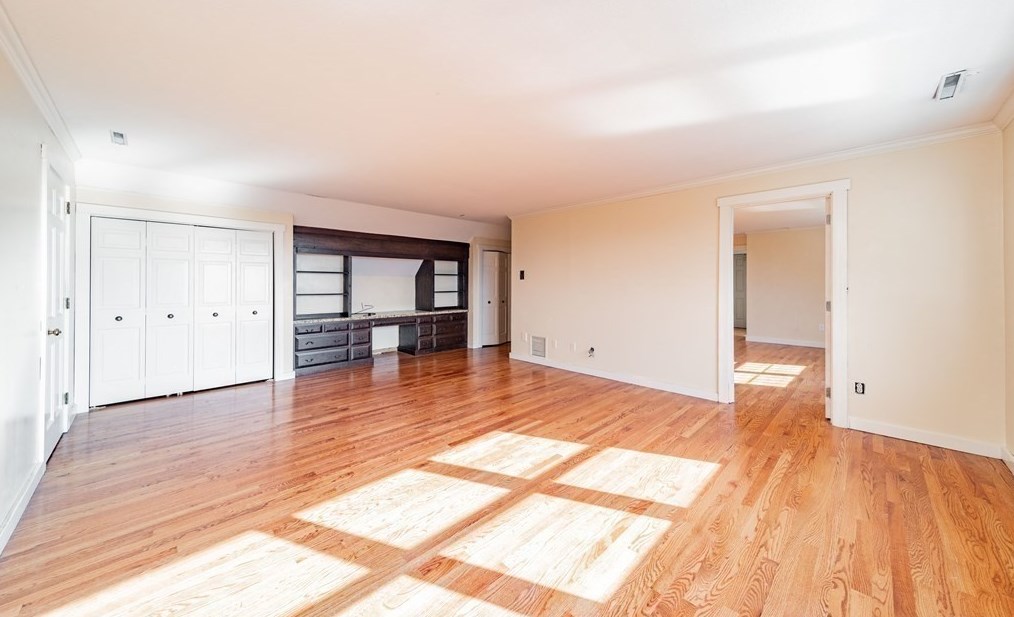 House of the Week: Wilbraham Mountain home offers sweeping views of ...