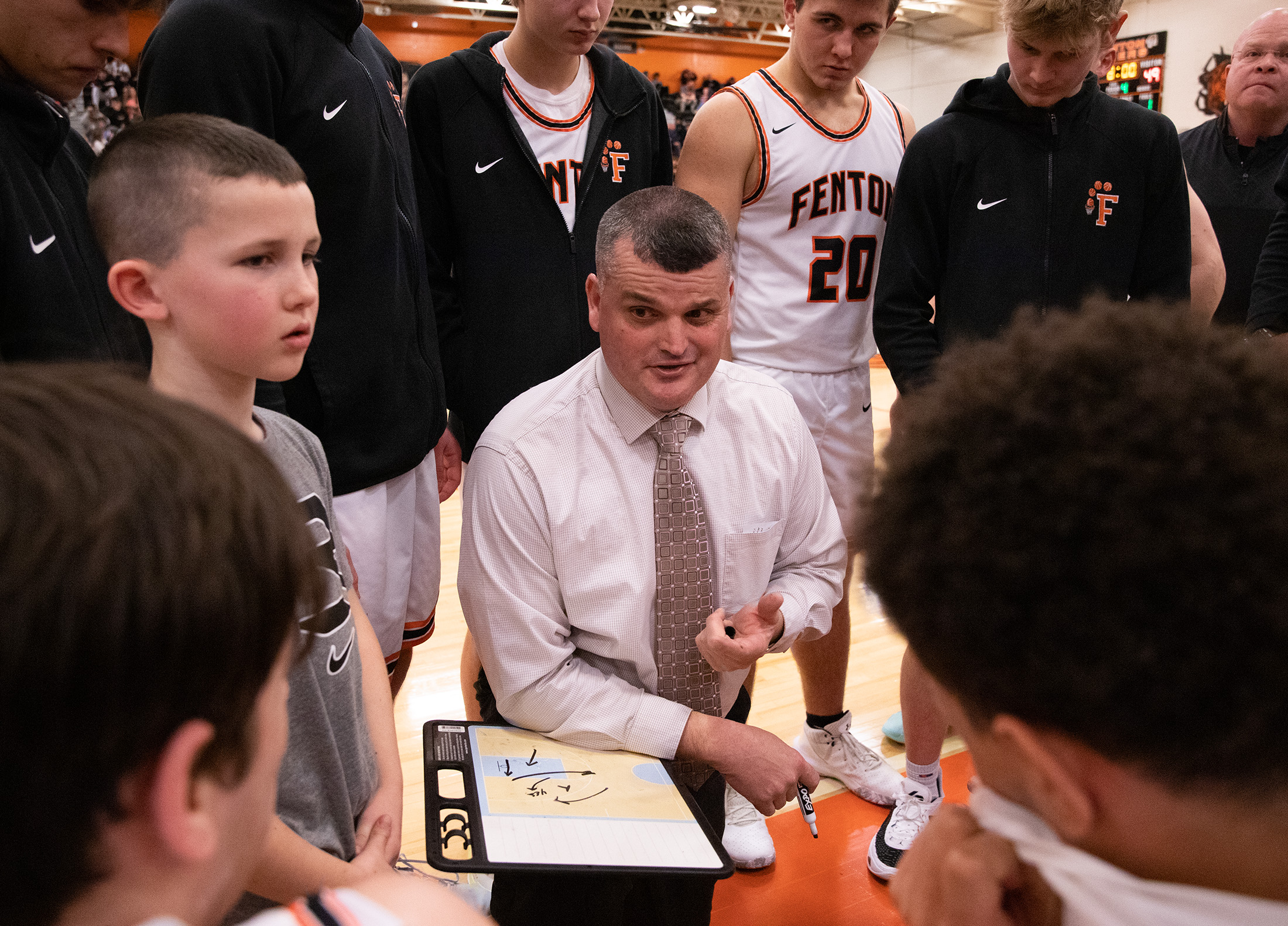 Holly defeats Fenton in Boys Basketball Metro League Championship ...