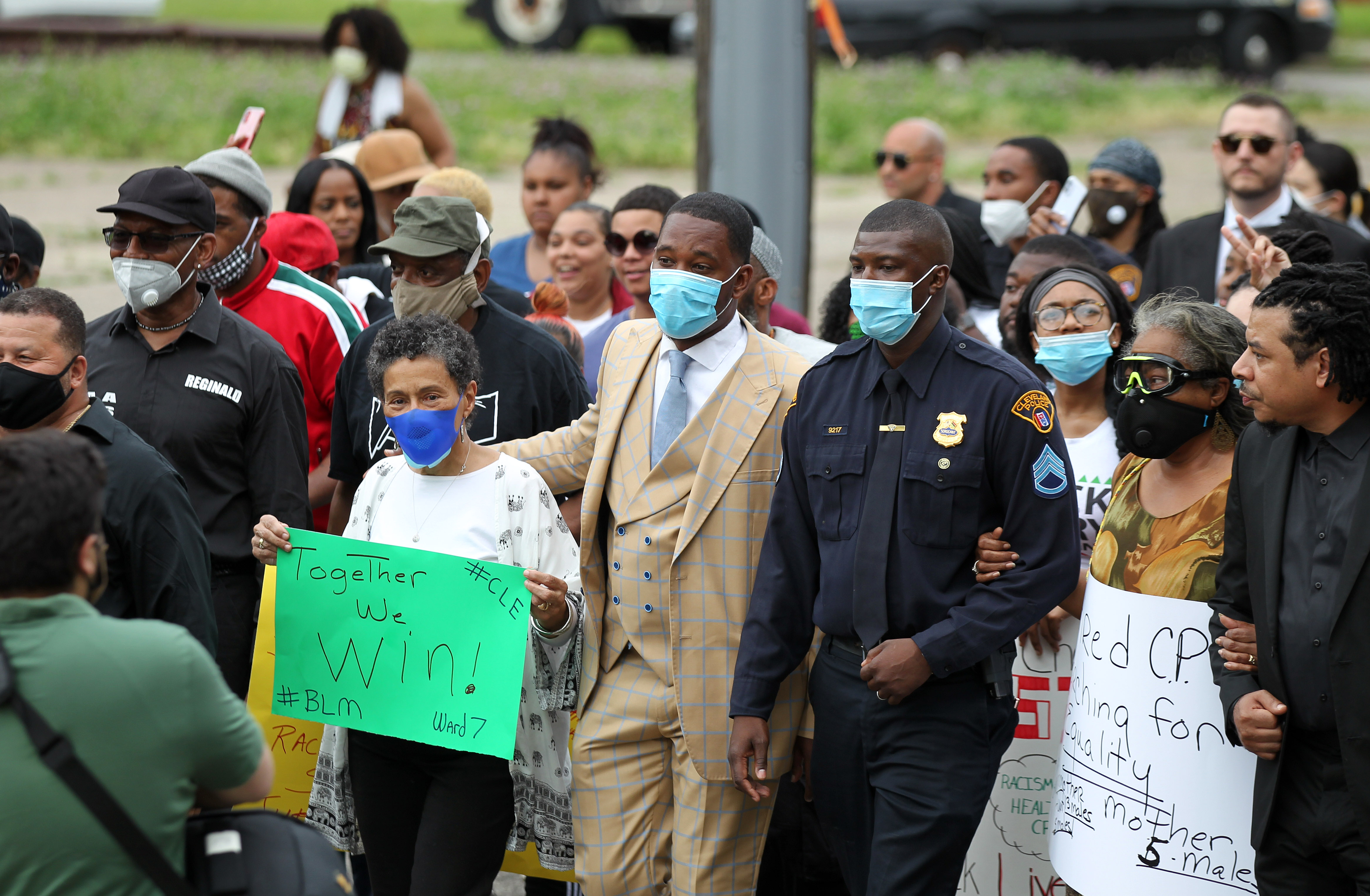 Peaceful protestors march in the "Stand in Solidarity" march, June 4 ...
