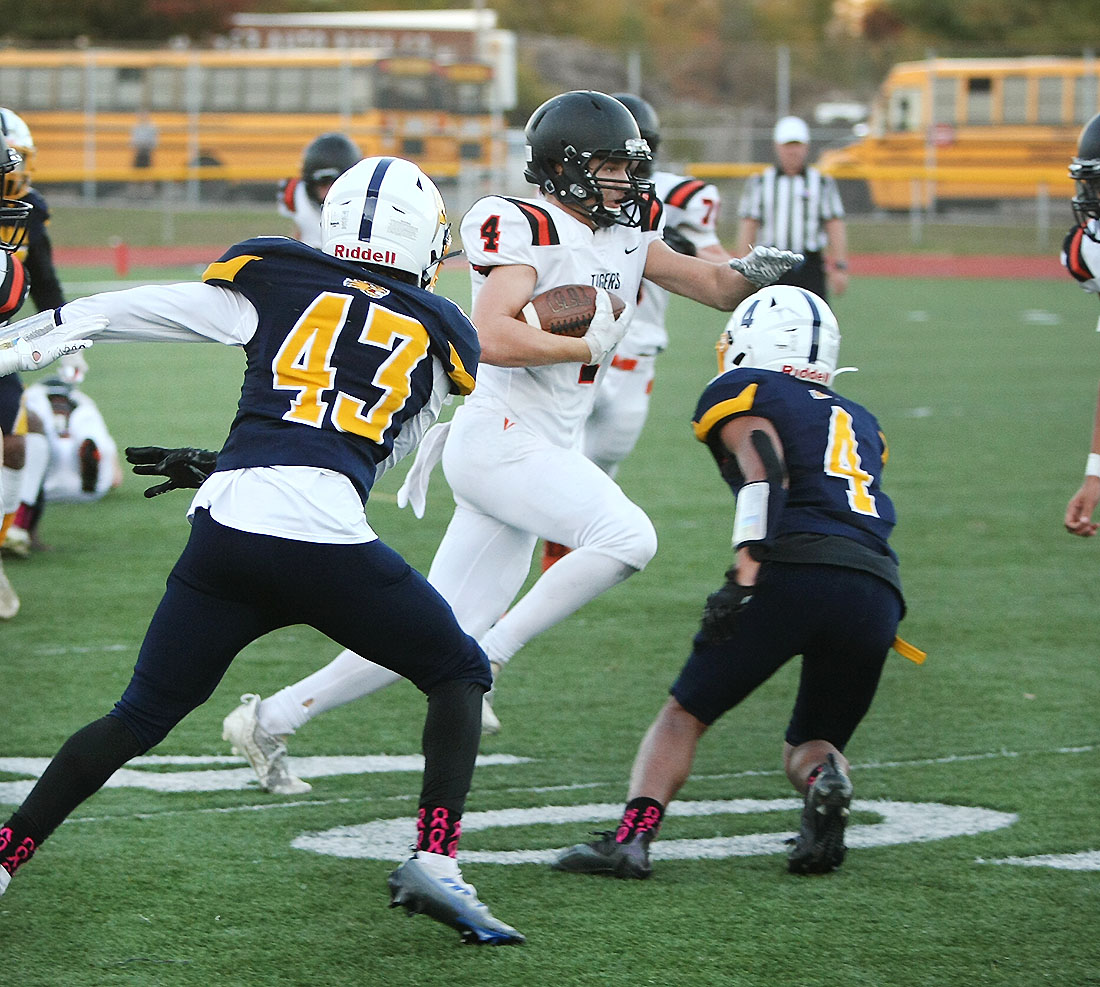South Hadley vs Putnam Football 10/21/22 - masslive.com