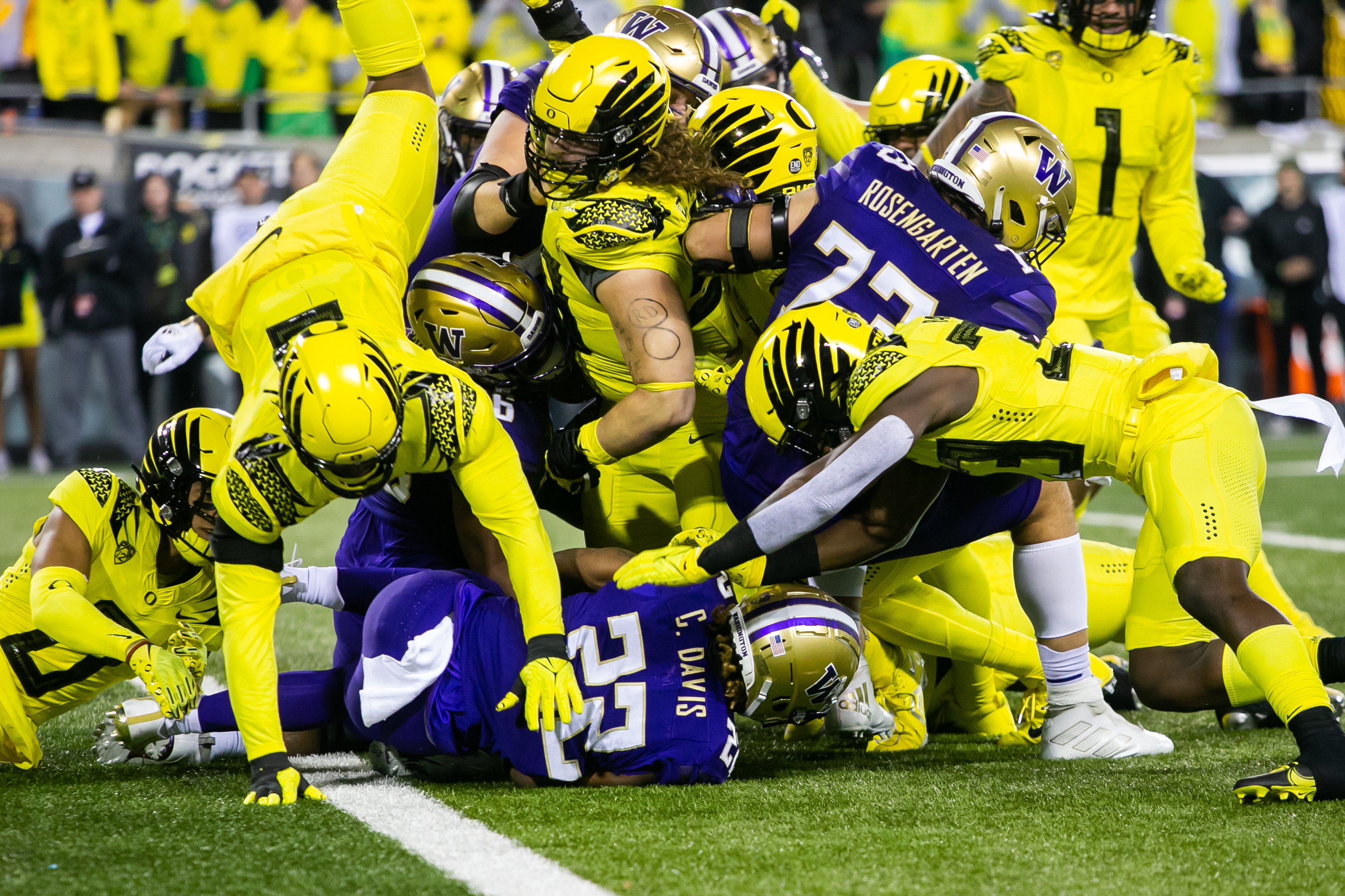 No. 6 Oregon Ducks host No. 25 Washington Huskies: Nov. 12, 2022 ...