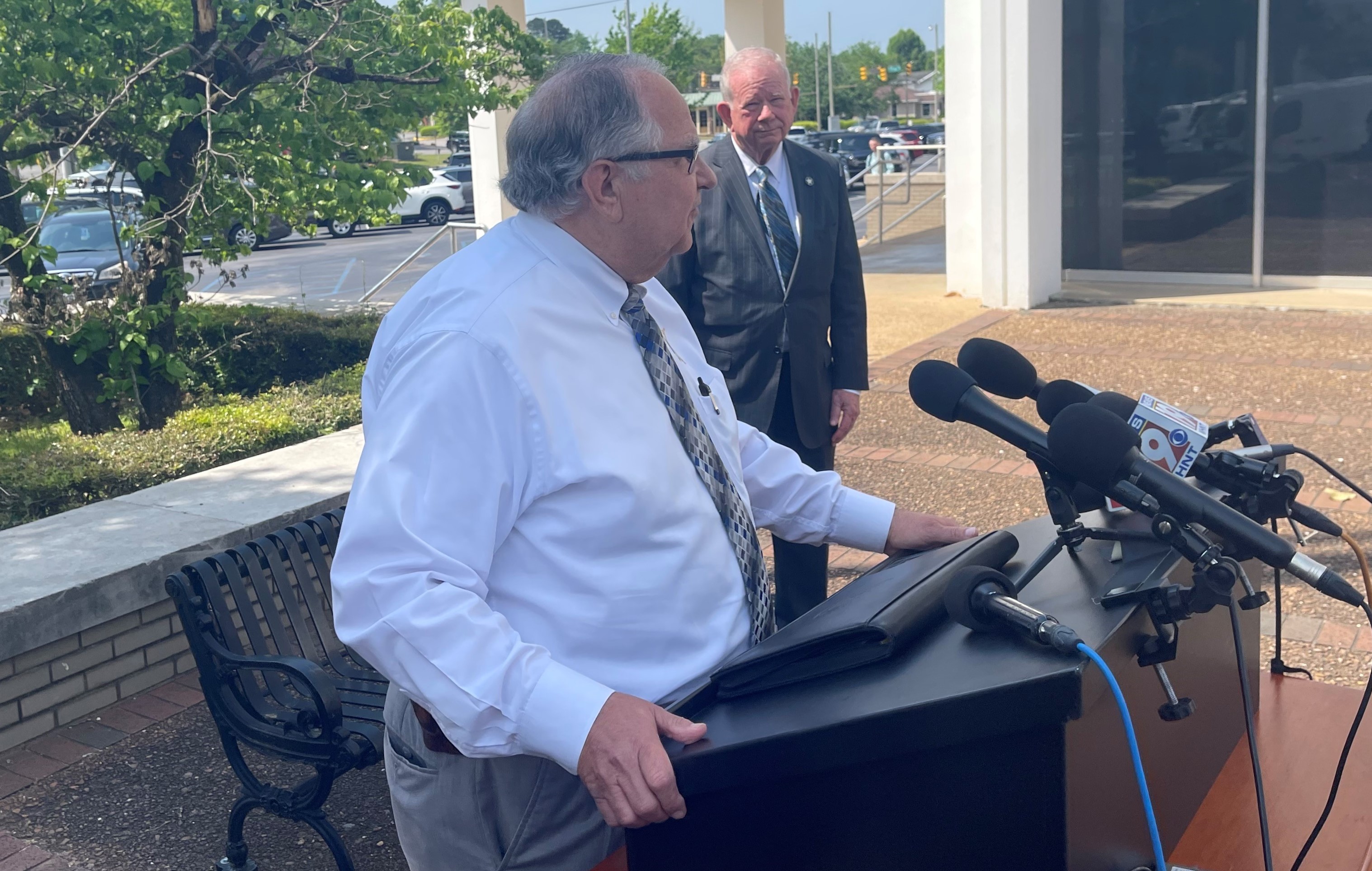 Search for Alabama corrections official Vicky White and escaped inmate ...