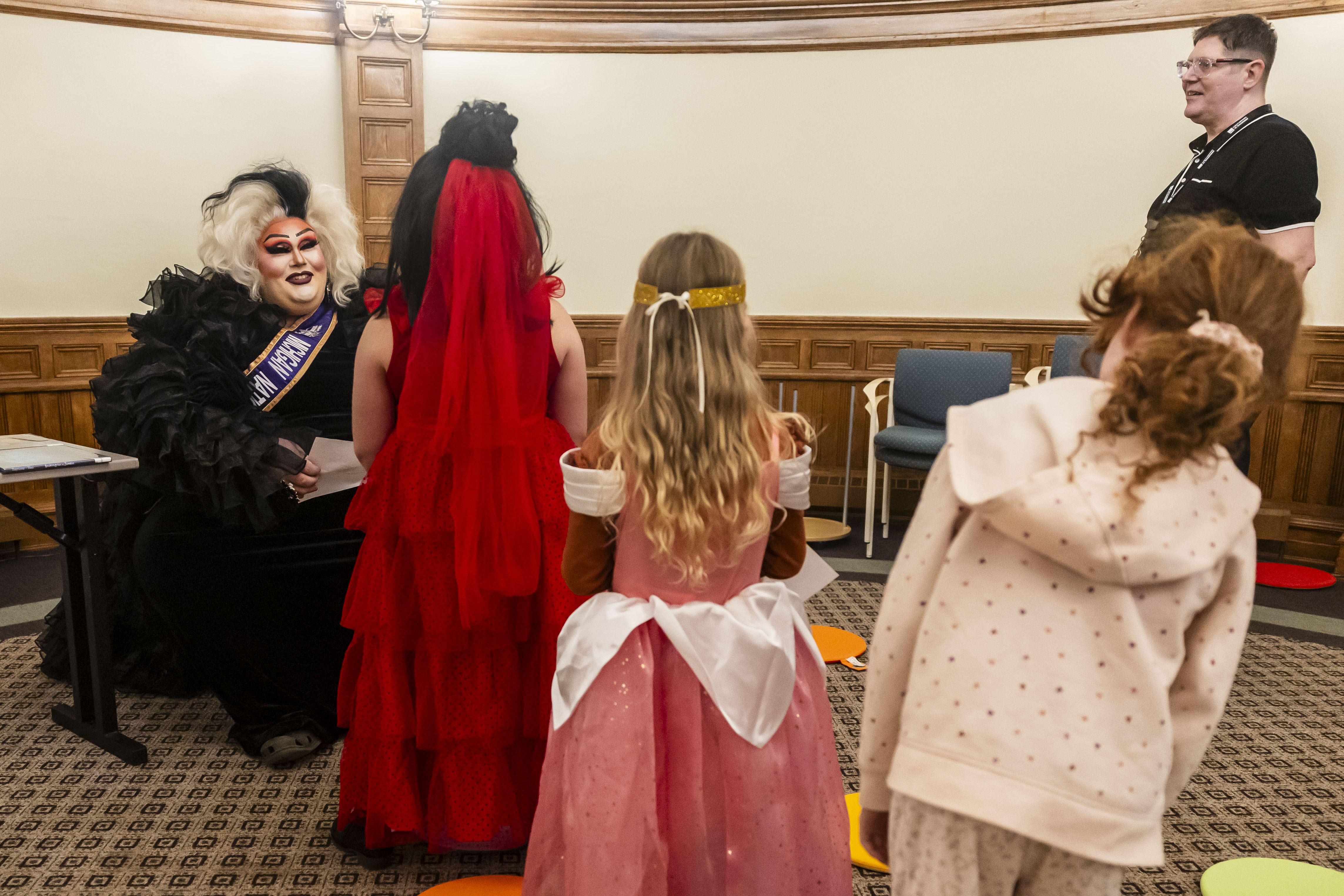 Saginaw’s Hoyt Library hosts Halloween Drag Queen Story Hour - mlive.com