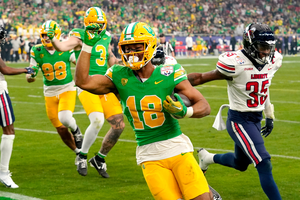 Oregon Ducks vs. Liberty Flames in Fiesta Bowl, Jan. 1, 2024 ...
