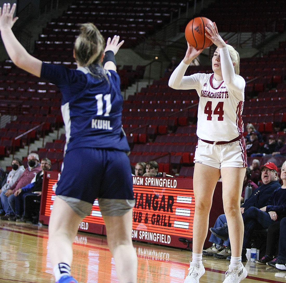 UMass Women's Basketball vs Saint Peter's 12/21/22 - masslive.com