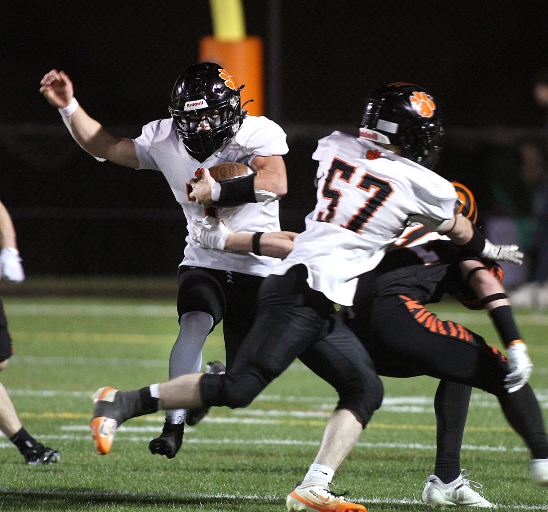 Lee vs South Hadley Football 10/24/25 - masslive.com
