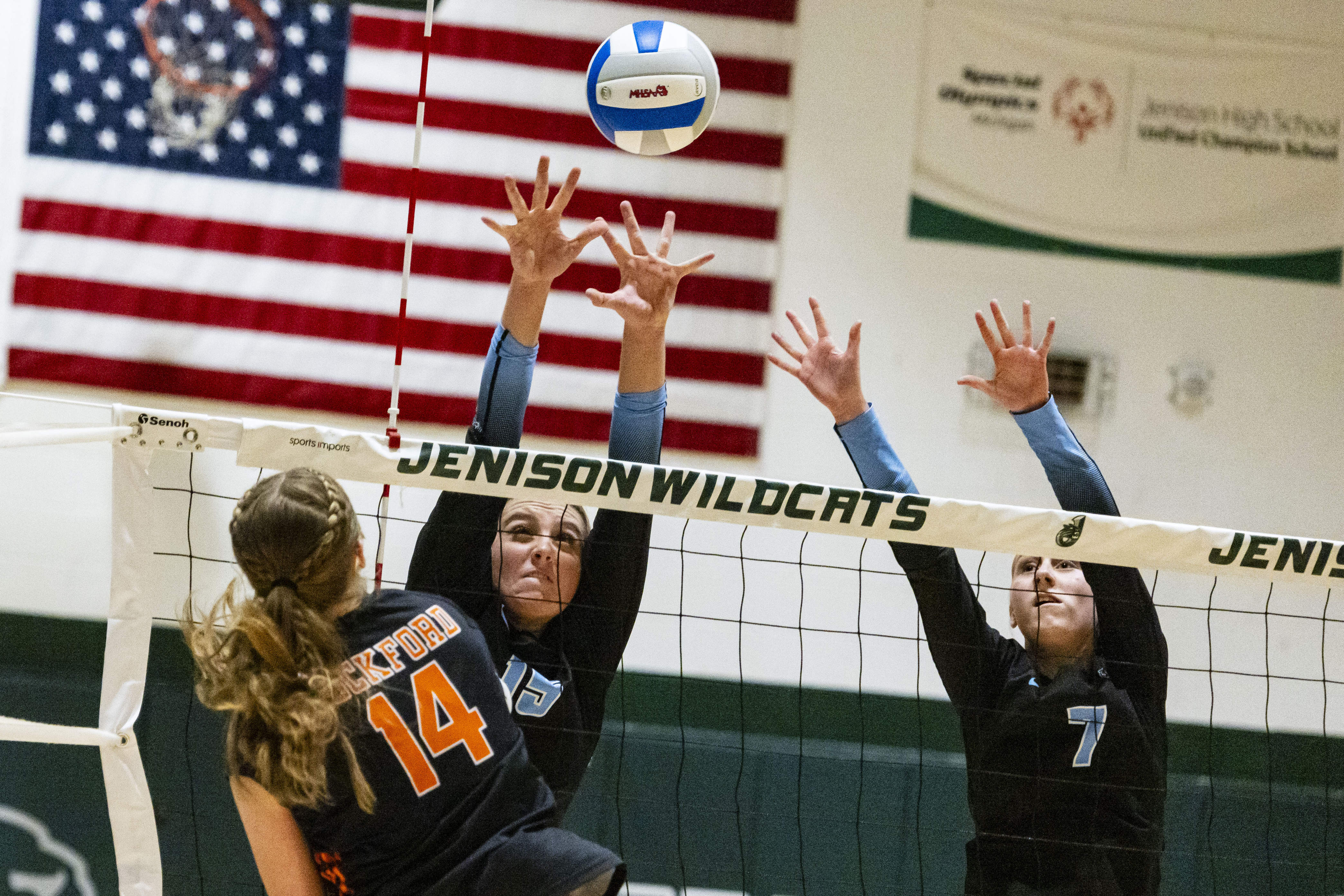 Rockford defeats Forest Hills Northern in D1 volleyball regional ...