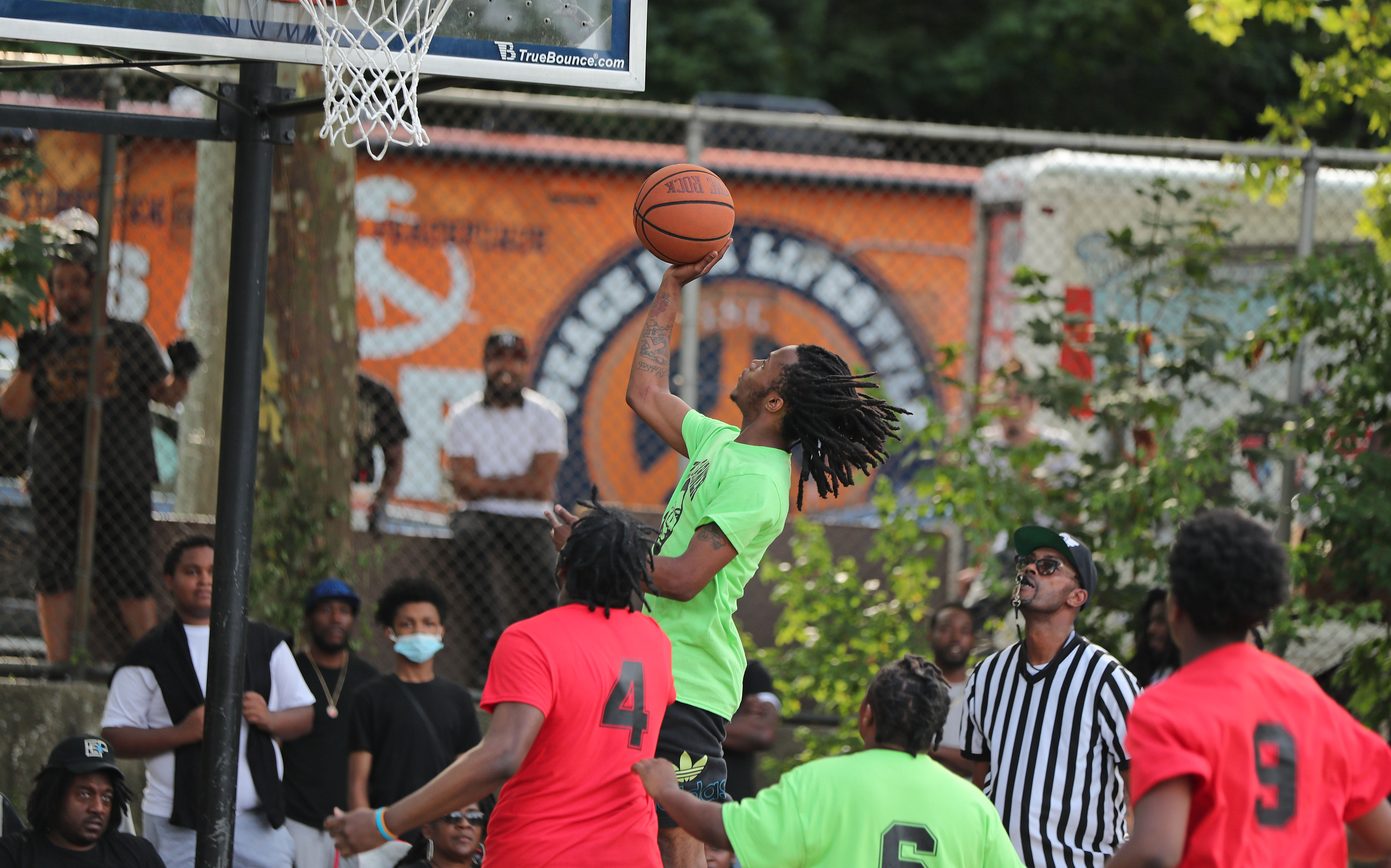 The second annual Eric Garner Foundation B-Ball Classic - silive.com