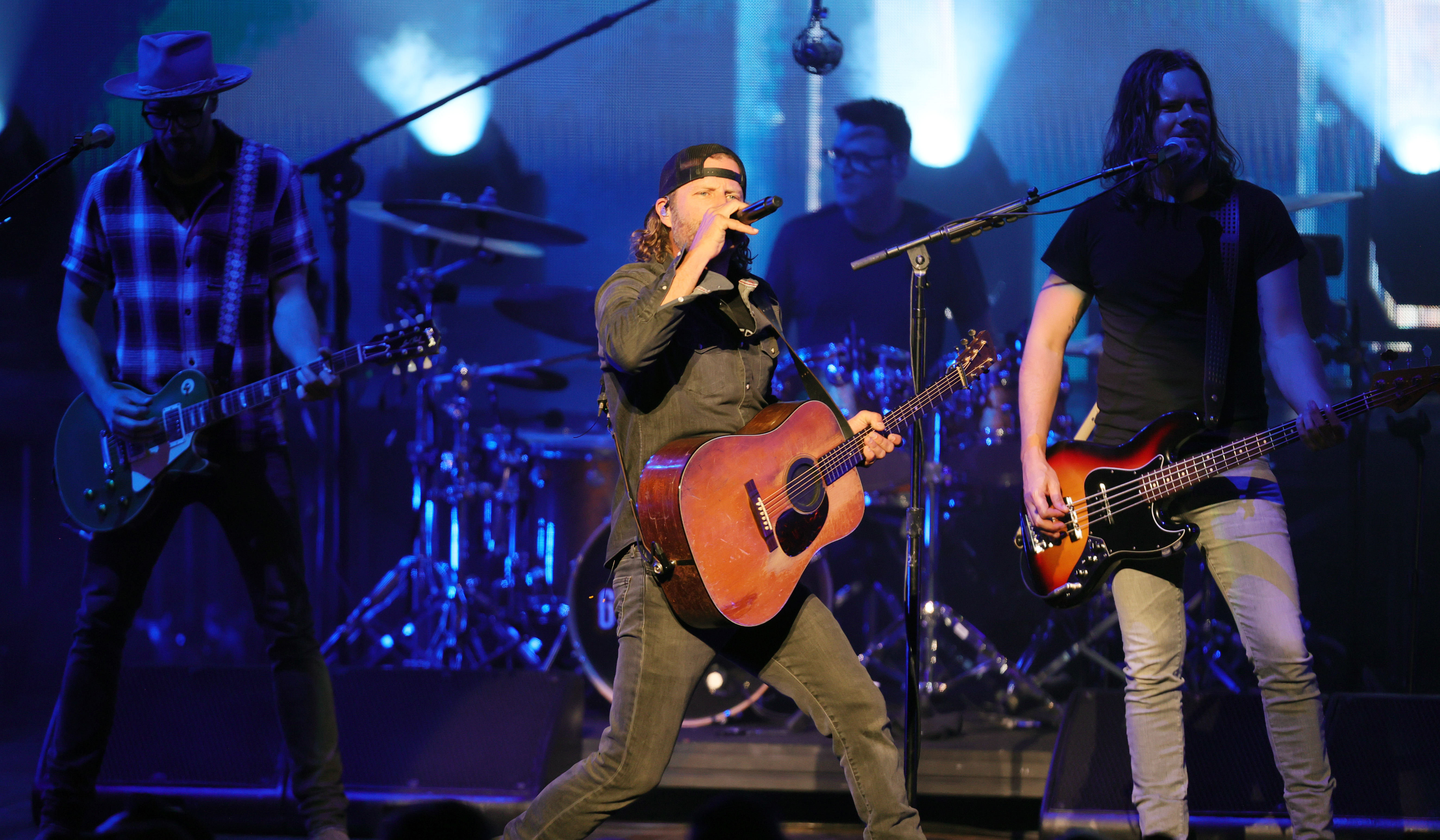 Country music singer Dierks Bentley stops at Blossom Music Center ...