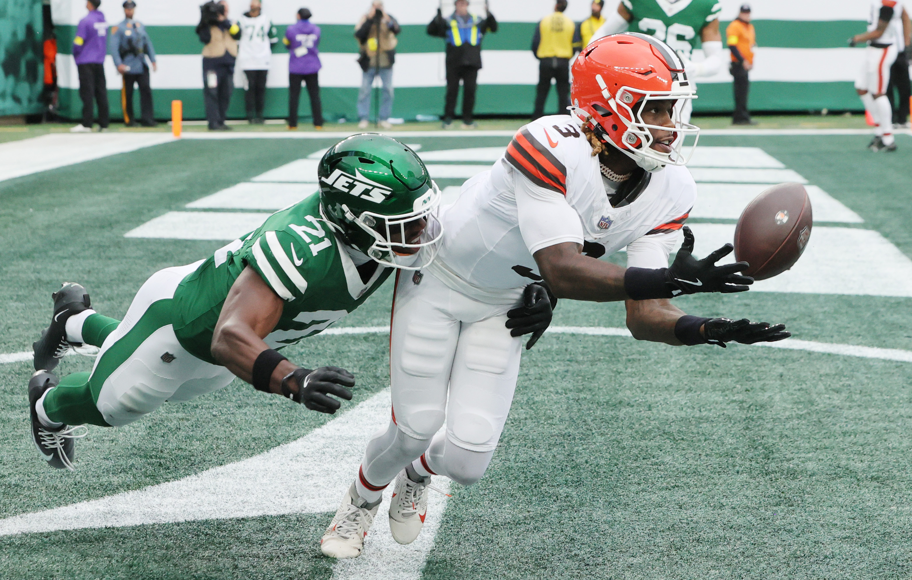 Cleveland Browns receiver Jerry Jeudy vs. New York Jets, November 9 ...