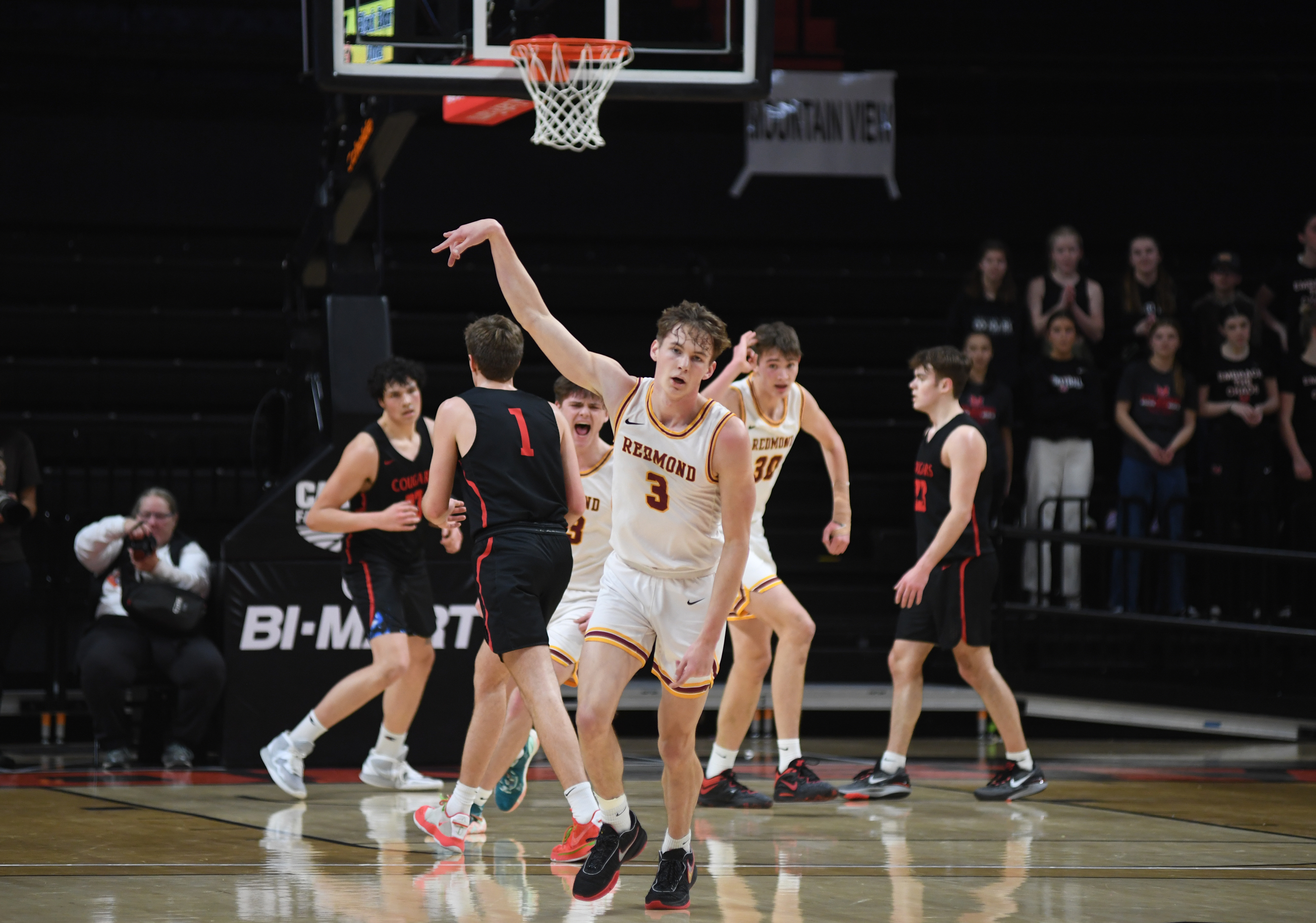 Boys basketball: Redmond Panthers vs Mountain View Cougars - oregonlive.com