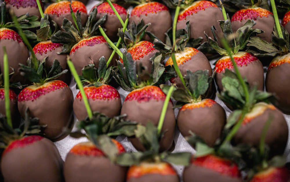 Valentine’s Day drive-thru at Macris Chocolates in Lemoyne - pennlive.com