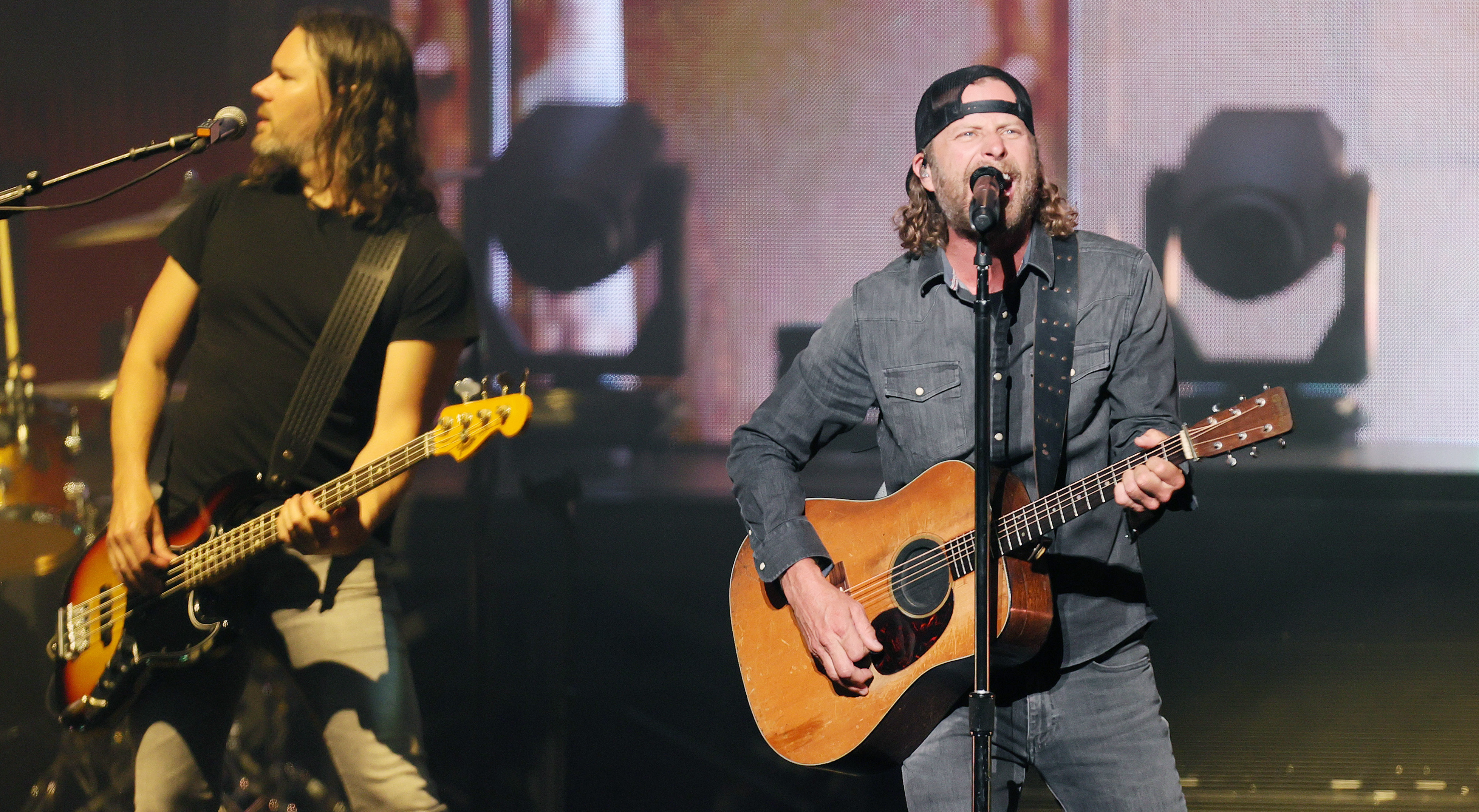 Country music singer Dierks Bentley stops at Blossom Music Center ...