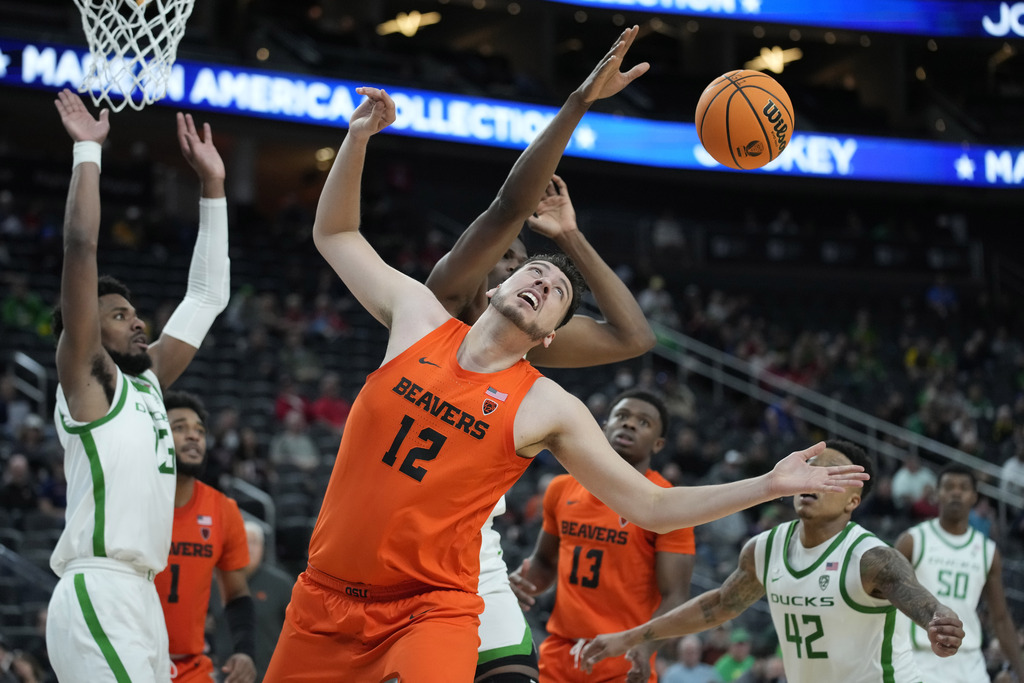 Oregon vs. Oregon State at 2022 Pac-12 men's basketball tournament ...