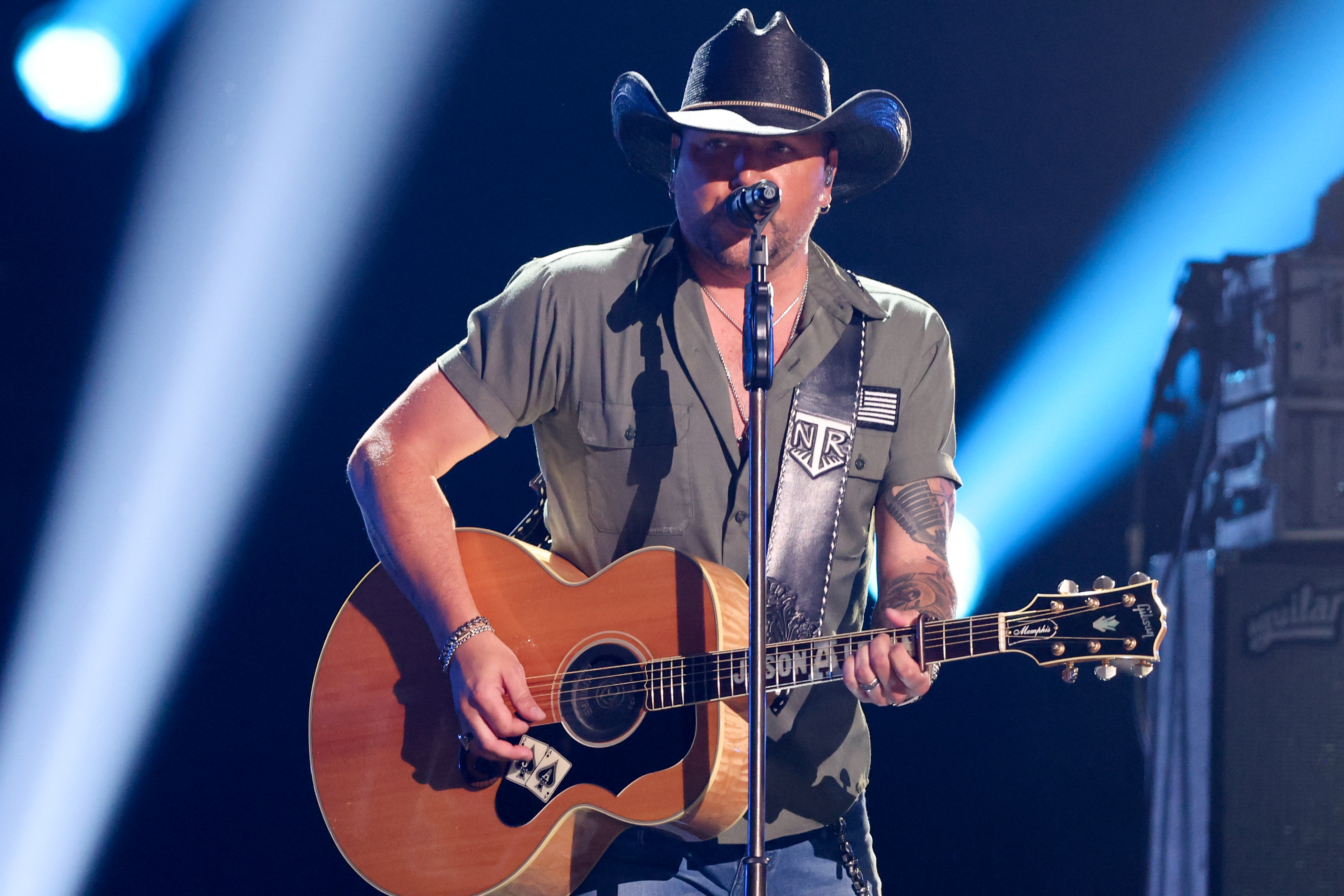 A Moment of Silent Gratitude: Toby Keith’s Tribute to America’s Heroes ...