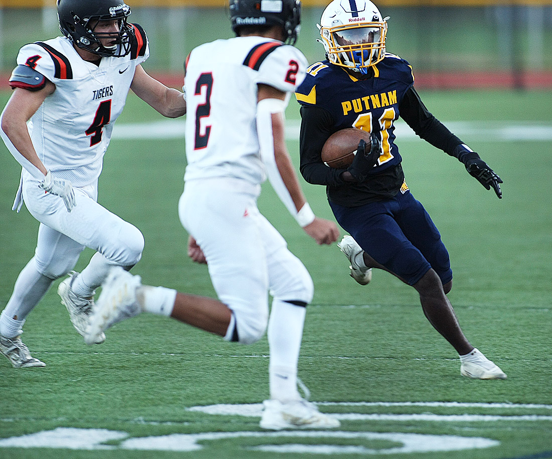 South Hadley vs Putnam Football 10/21/22 - masslive.com