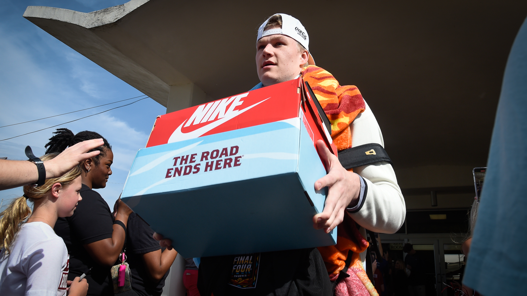 Alabama Basketball Final Four Airport 2024 - al.com