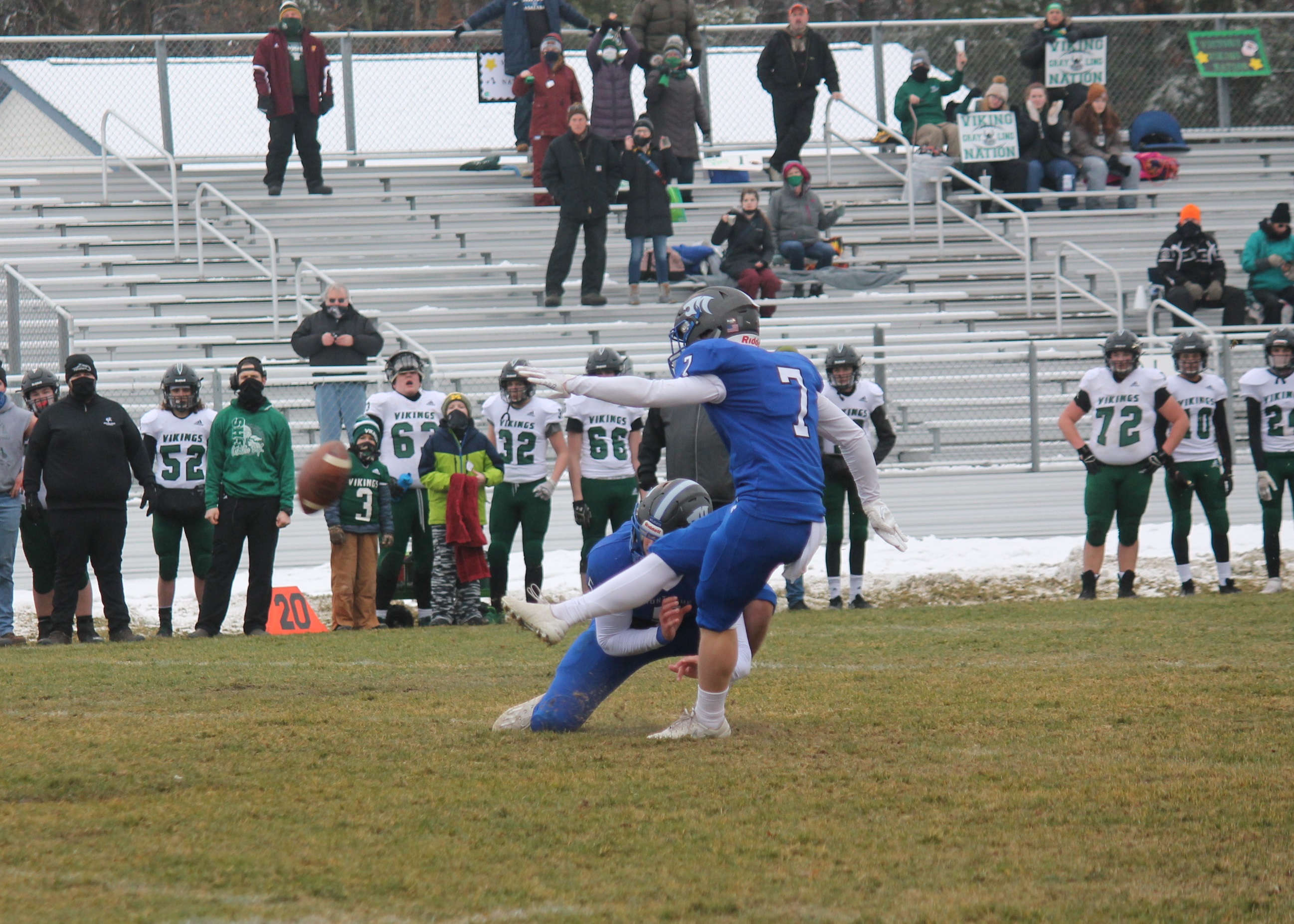 No. 1 Montague faces Grayling in Division 6 football semifinal - mlive.com