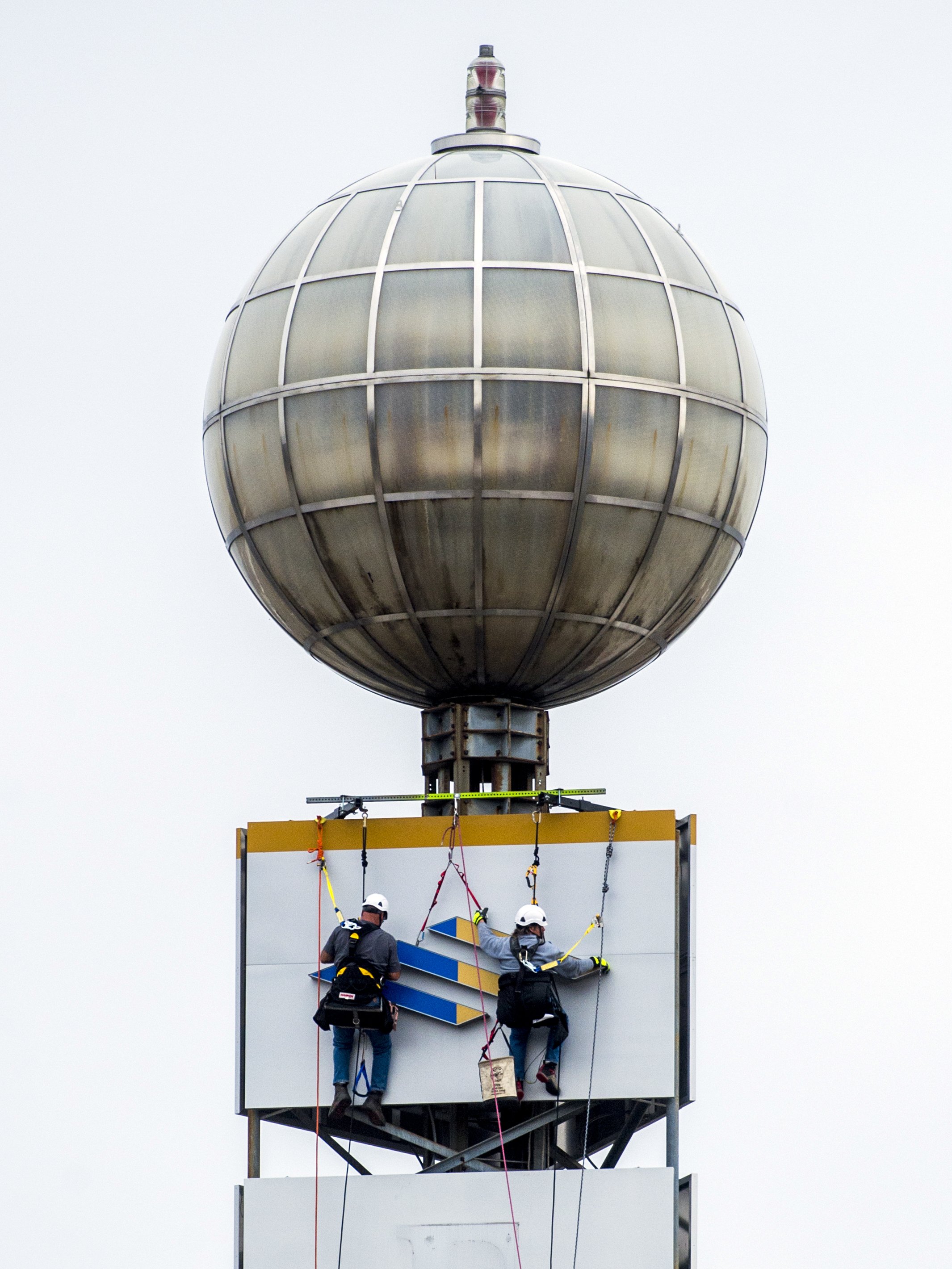 Huntington Bank selling downtown headquarters, iconic weather ball ...