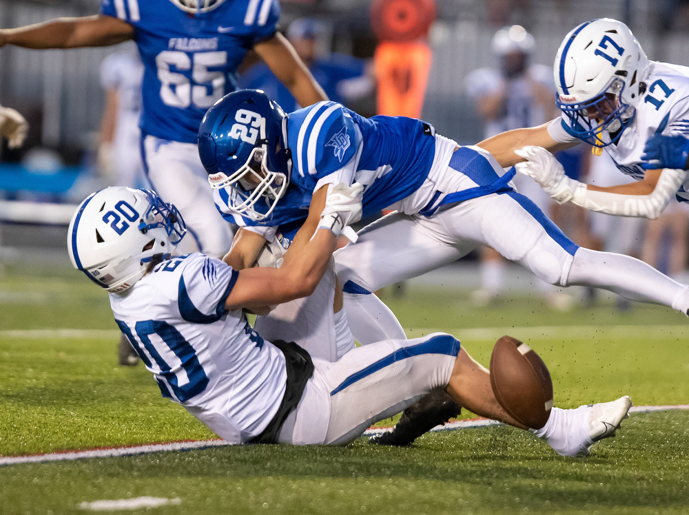 Elizabethtown defeats Lower Dauphin 41-28 in high school football ...