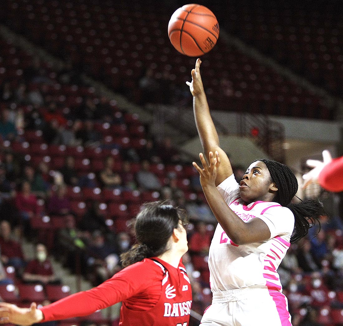 UMass Women's Basketball vs Davidson 2/19/23 - masslive.com