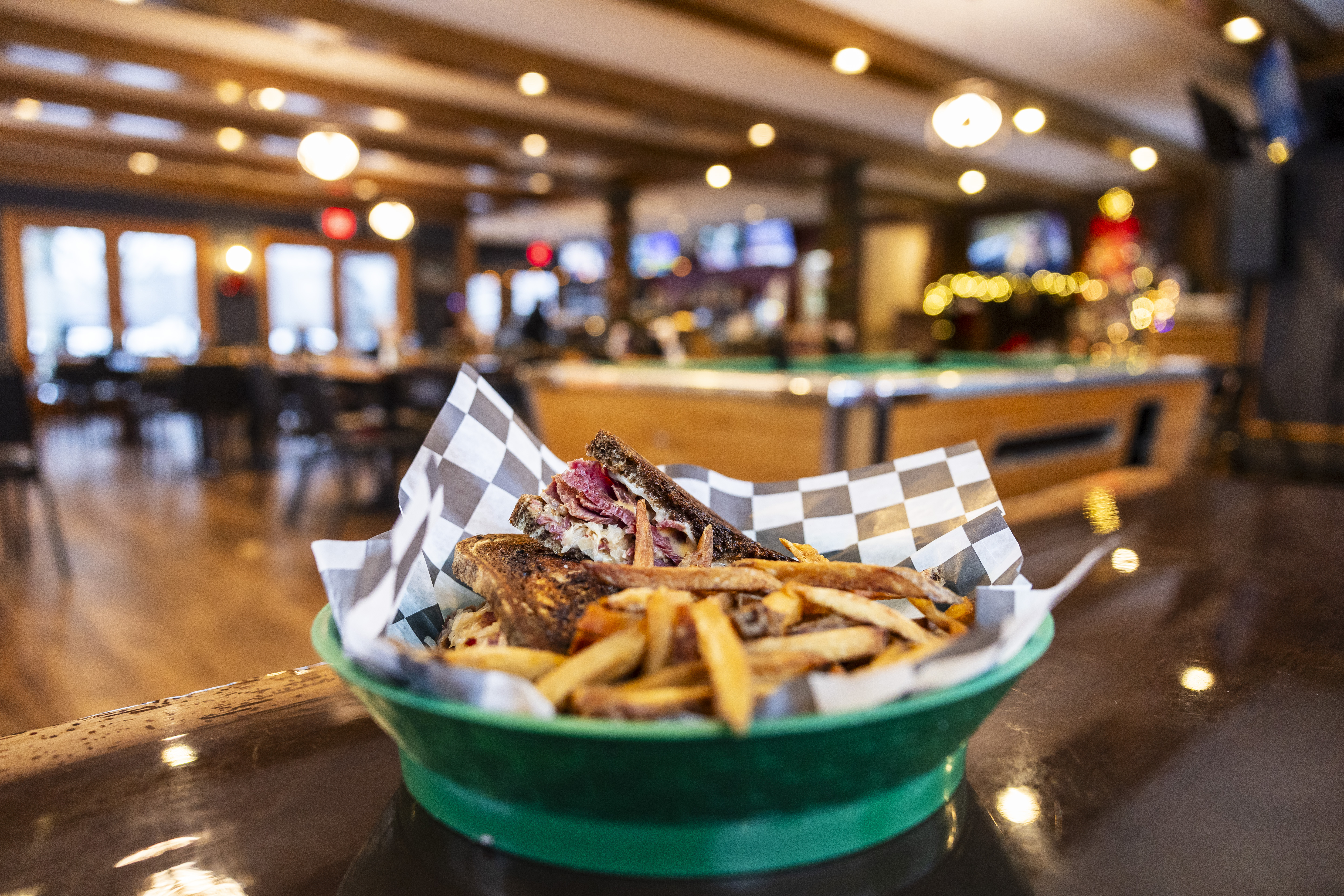 LOCAL EATS: Bridgeport’s Dogleg Sports Bar & Grill - mlive.com