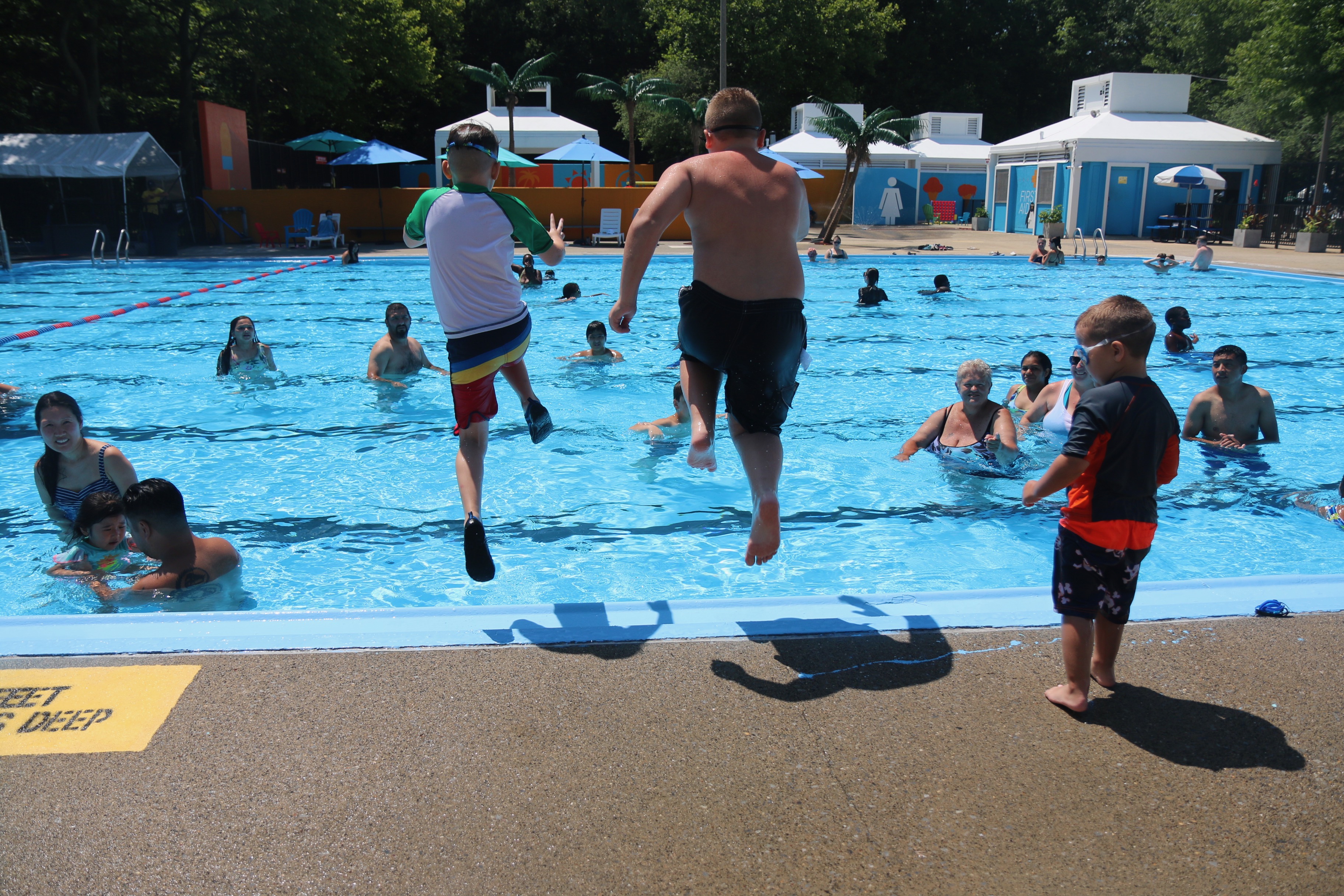 Swimmers get cool at Tottenville Pool - silive.com