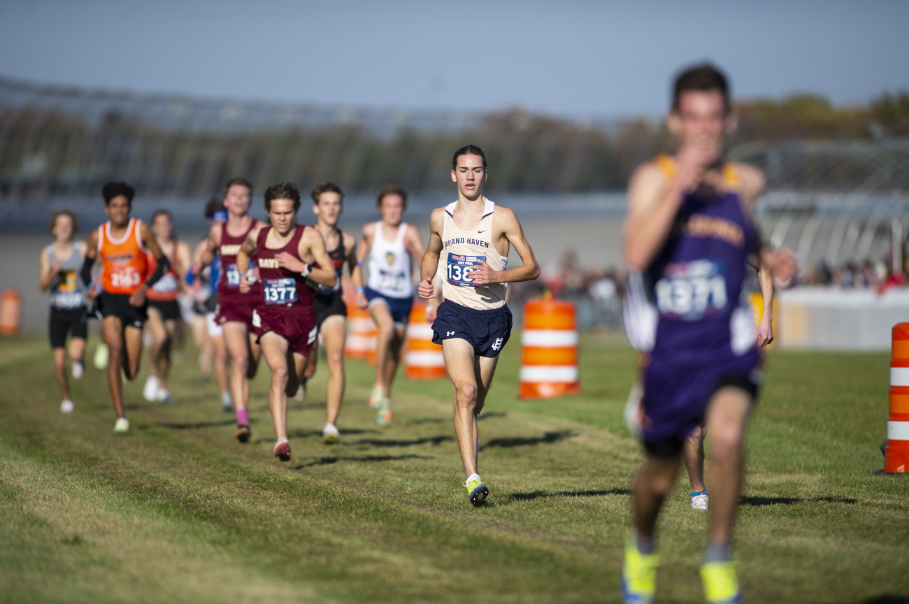 Division 1 boys race at 2021 MHSAA Cross Country championships - mlive.com