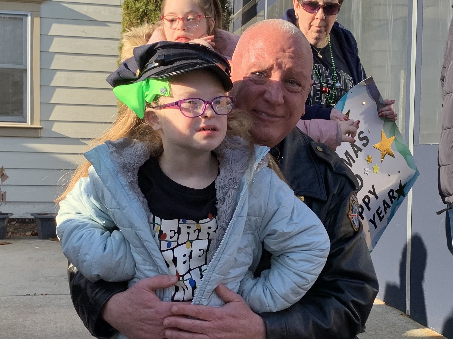 Santa and Highway Patrol Unit 5 deliver gifts to the children at Seton ...