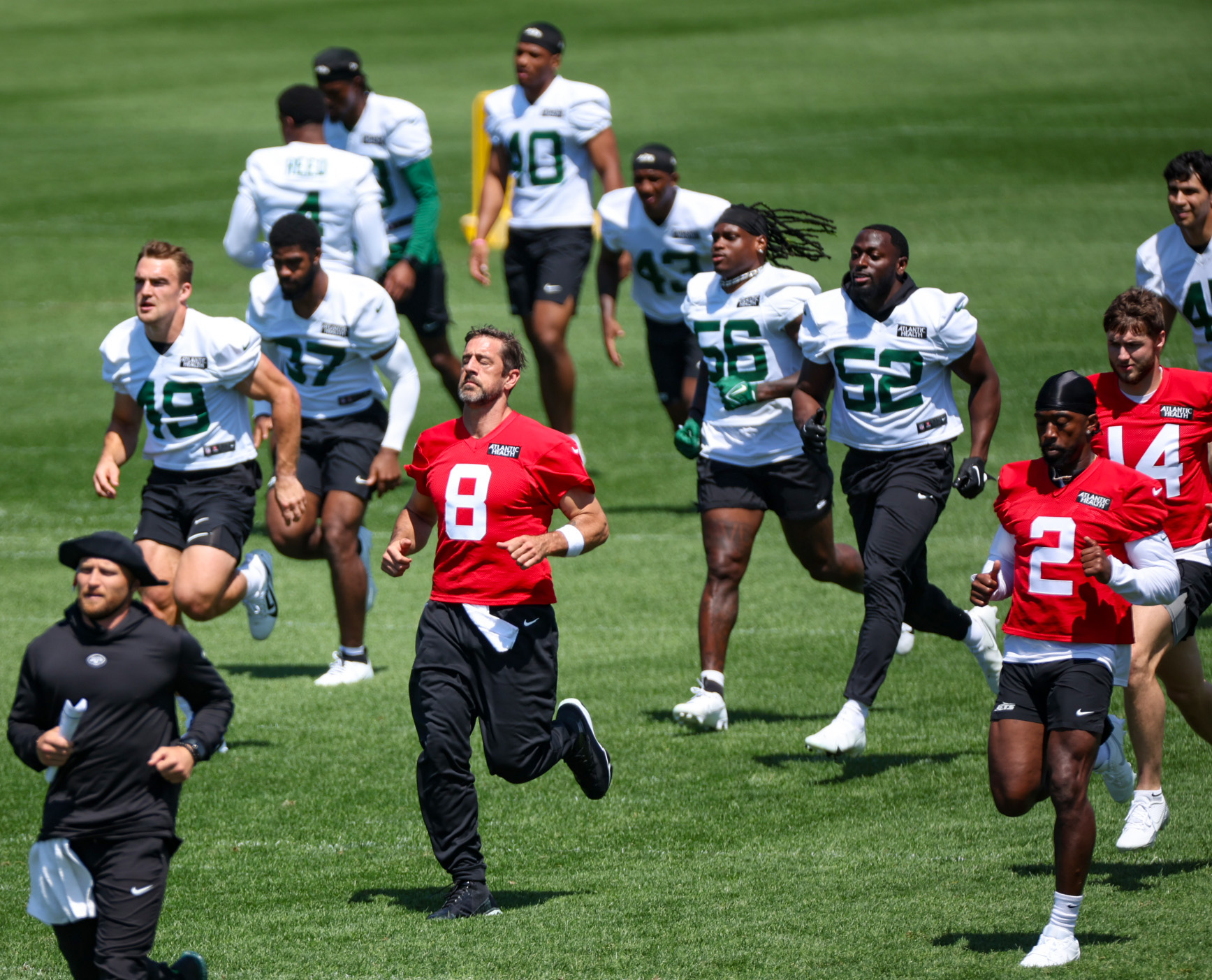 Quarterback Aaron Rodgers practices at New York Jets OTAs - nj.com