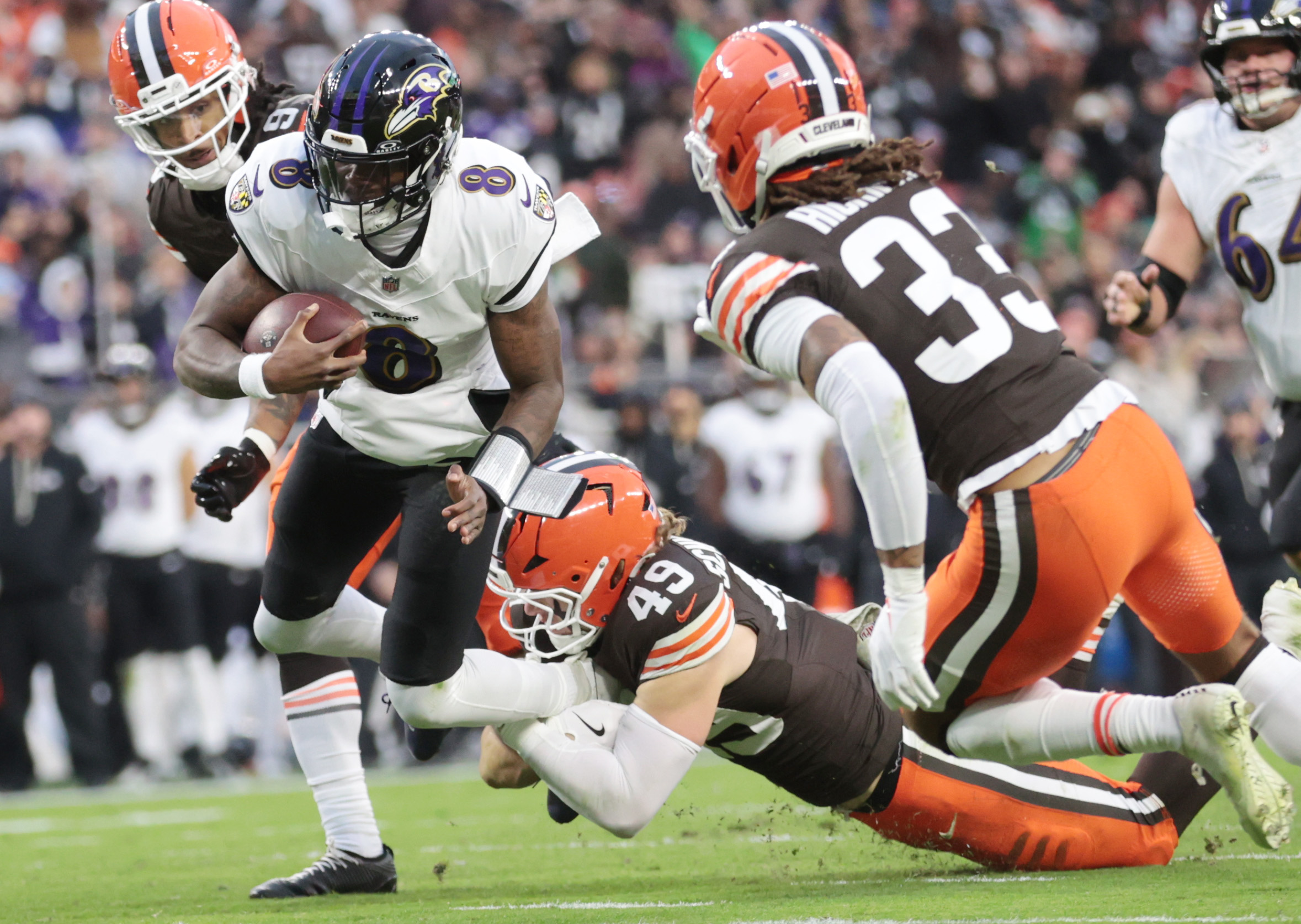 Cleveland Browns defense against the Baltimore Ravens, November 16 ...