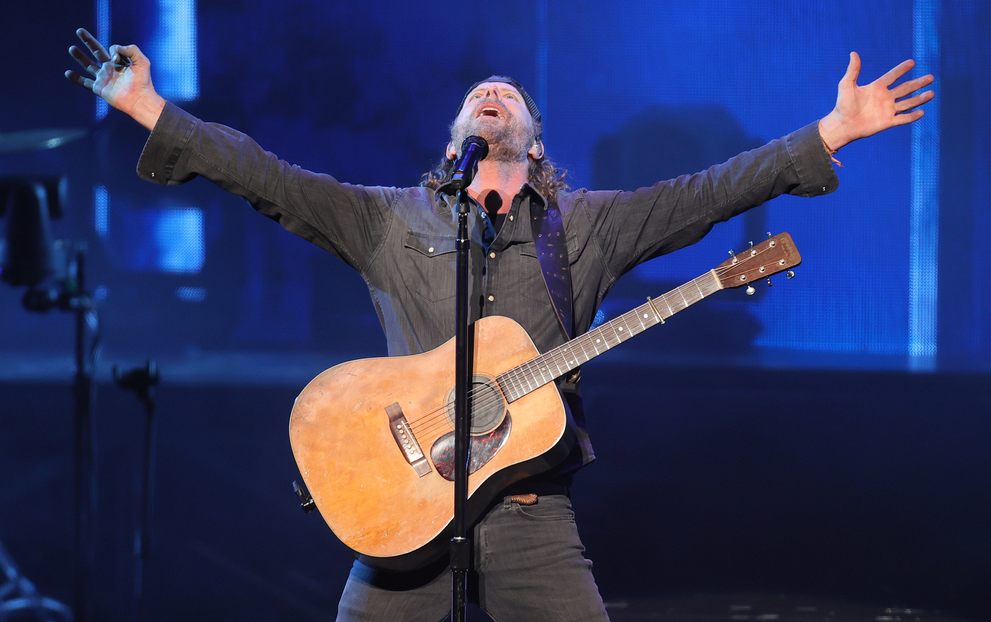 Country music singer Dierks Bentley stops at Blossom Music Center ...