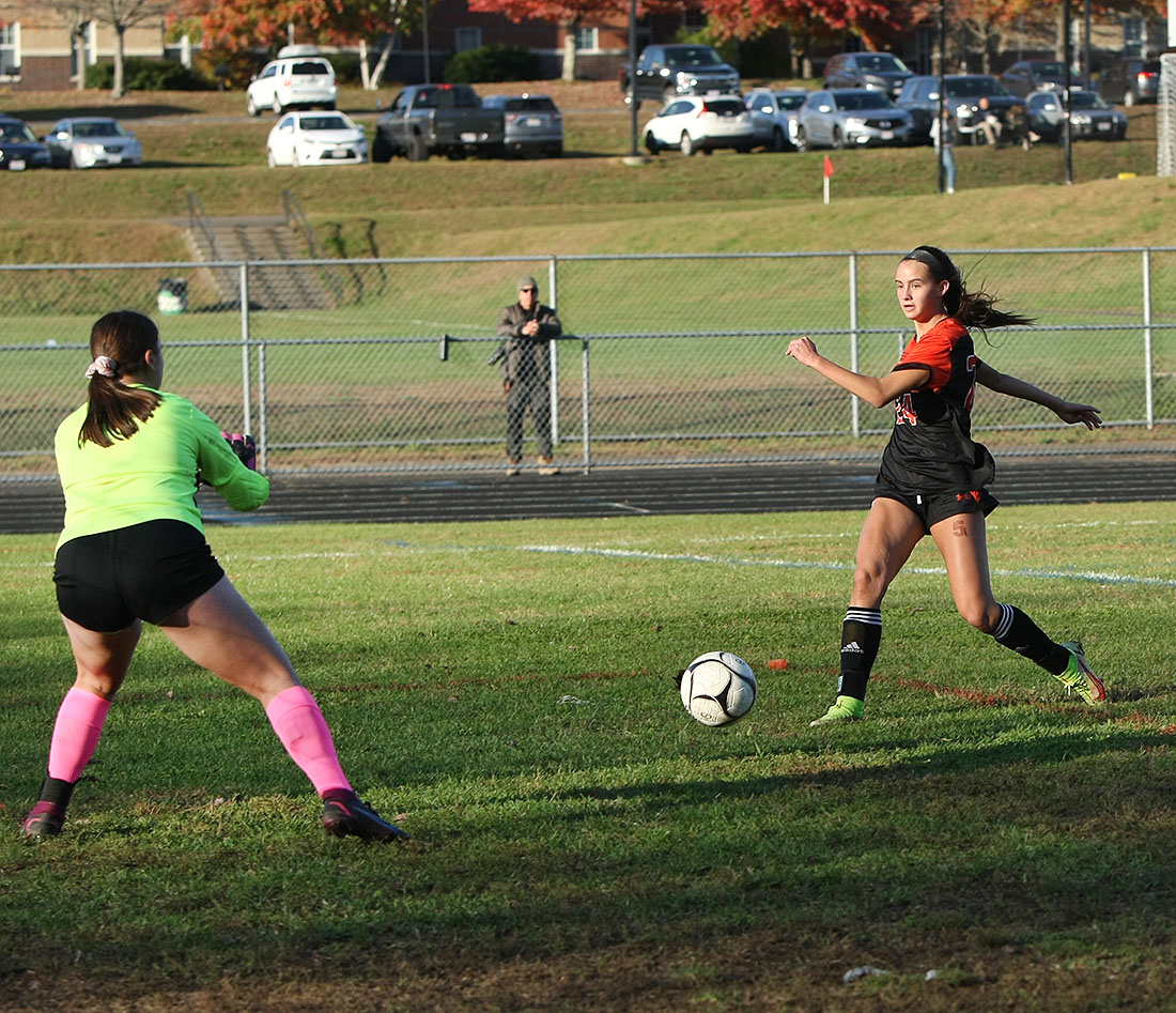Palmer vs Belchertown girls Soccer 10/18/22 - masslive.com